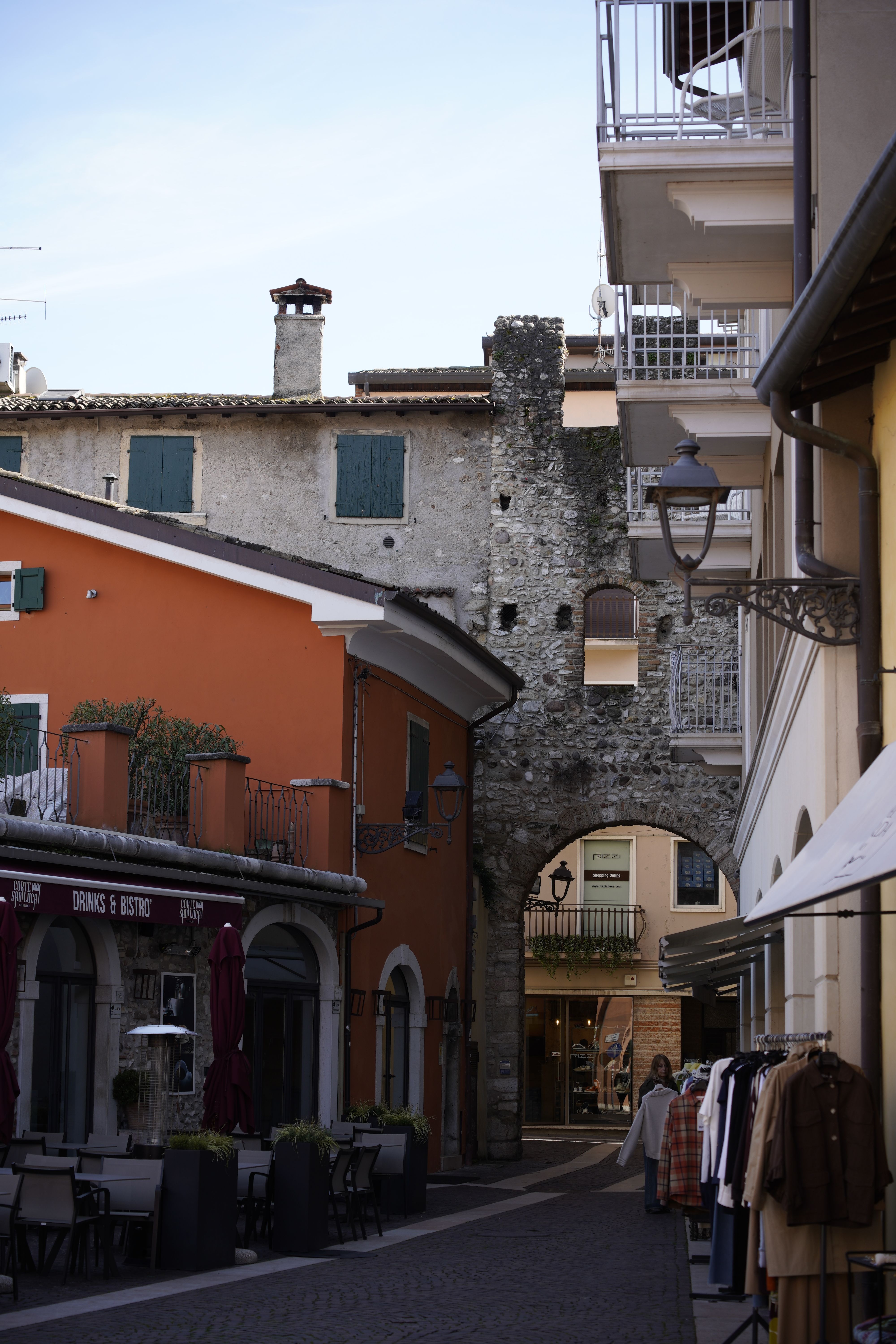 Charming Italian Alleyway with Historic Architecture · Free Stock Photo