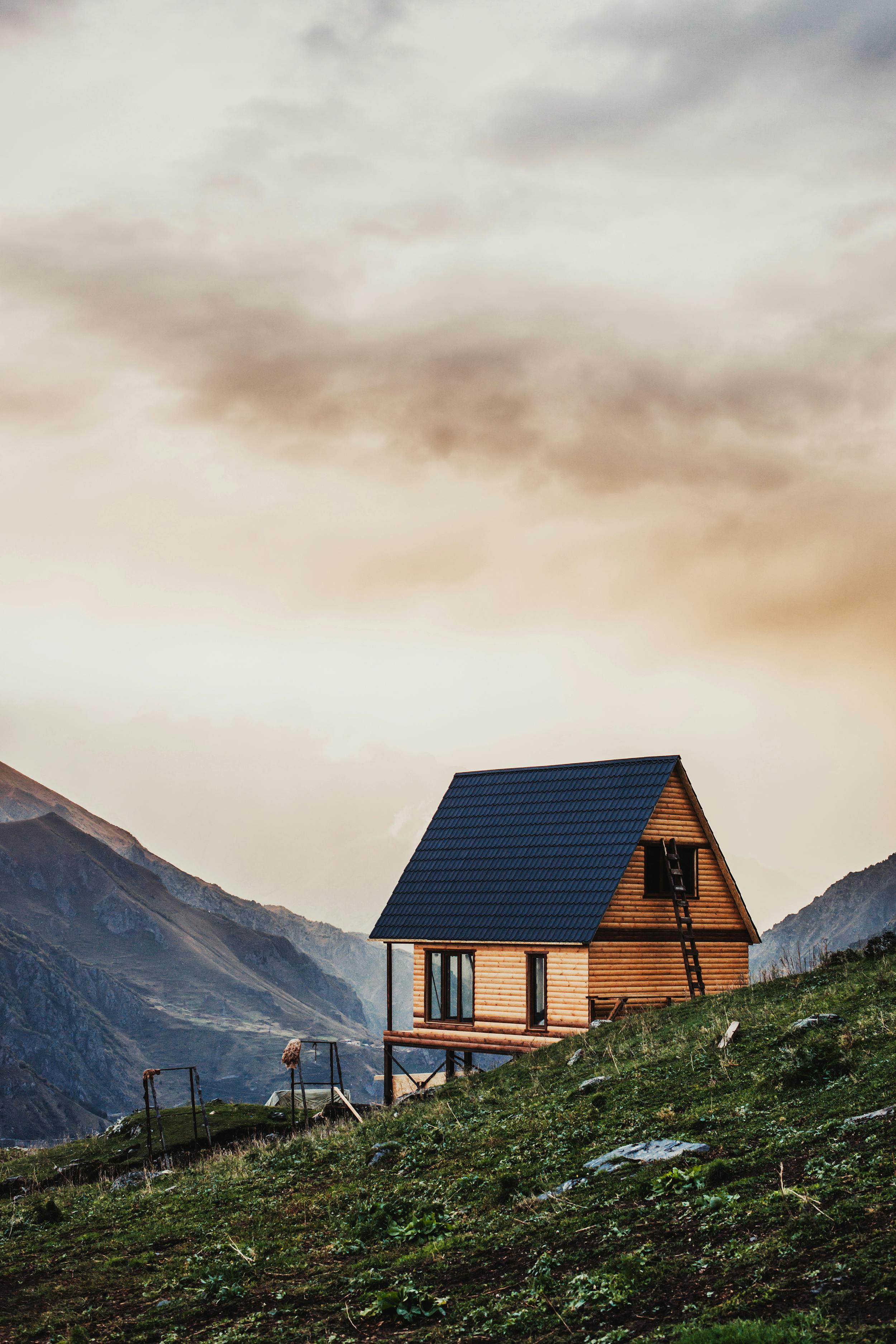 Idyllic Wooden Cabin in Mountain Landscape at Sunset · Free Stock Photo