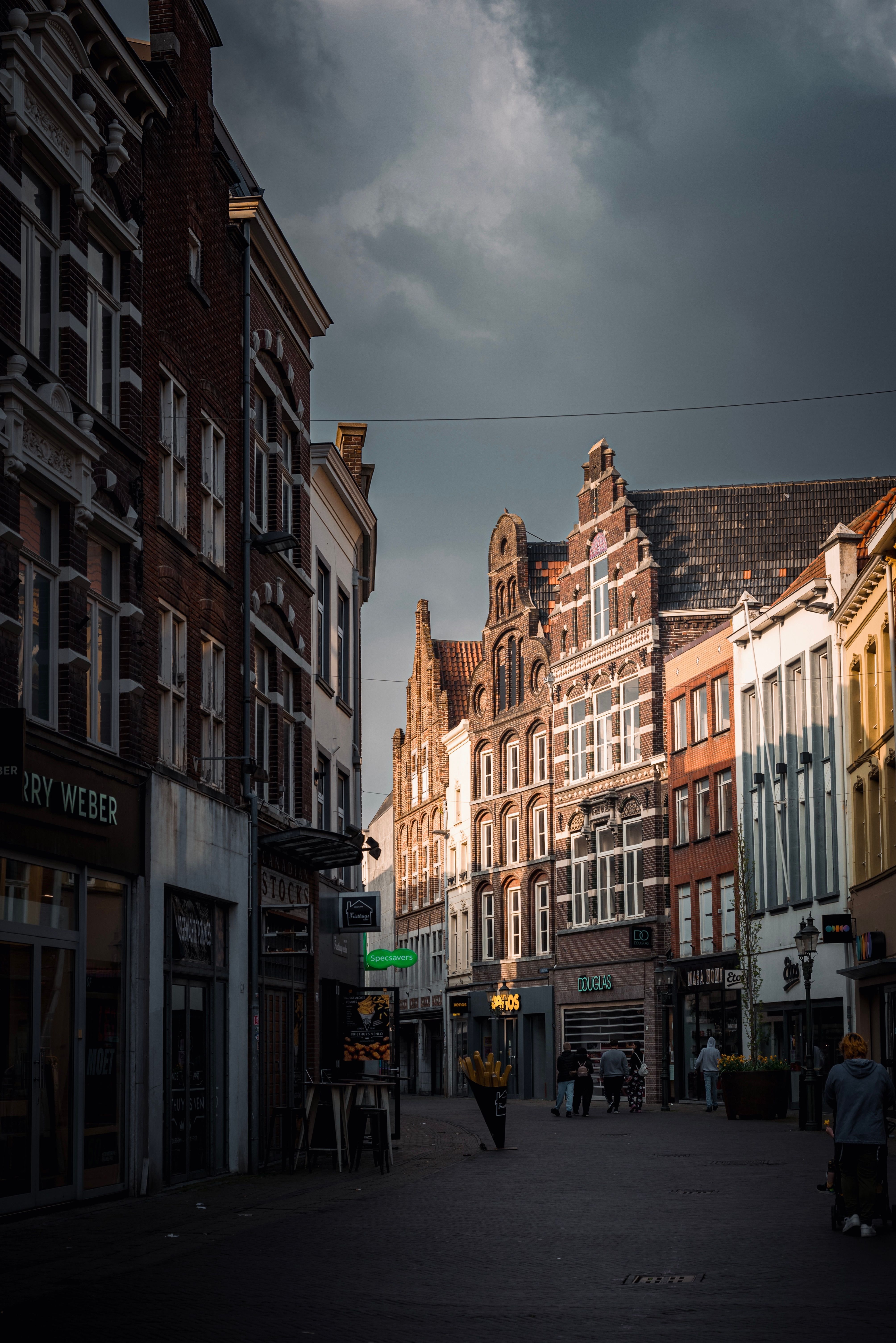 Charming Street in Venlo with Historic Architecture · Free Stock Photo