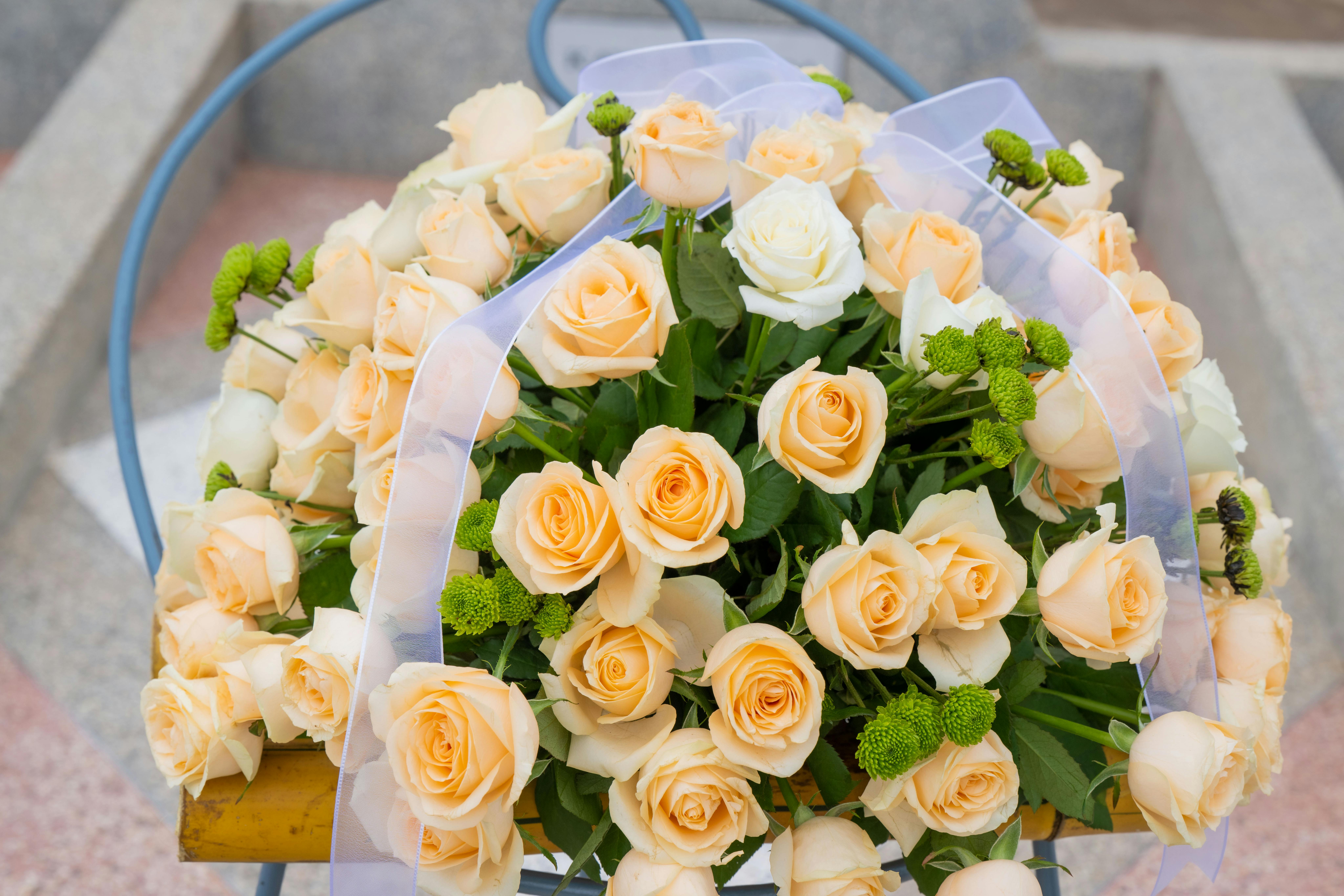 Elegant Bouquet of Light Peach Roses · Free Stock Photo