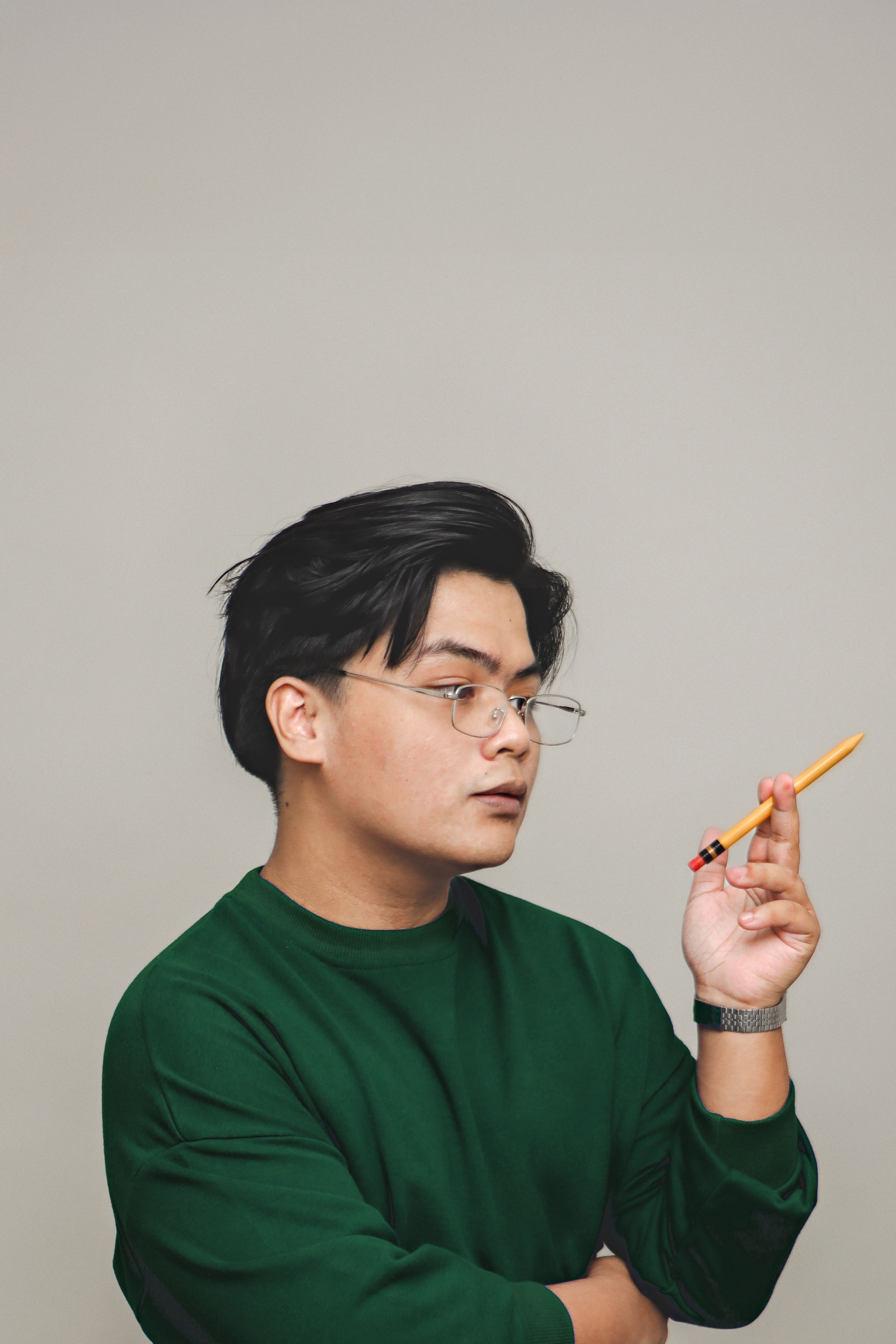 Thinking Pose Photos, Download The BEST Free Thinking Pose Stock Photos ...