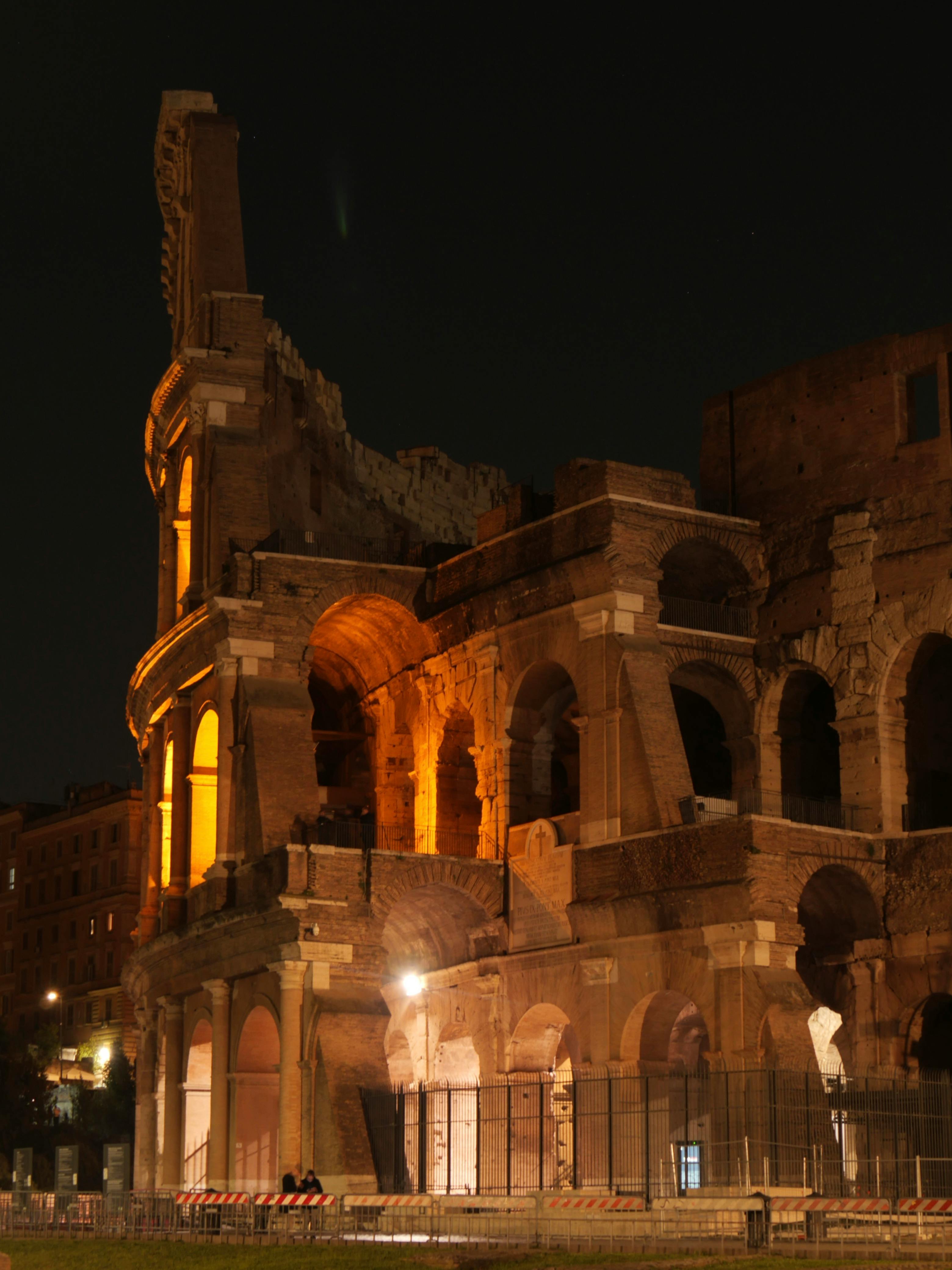 Night View of Illuminated Colosseum in Rome · Free Stock Photo