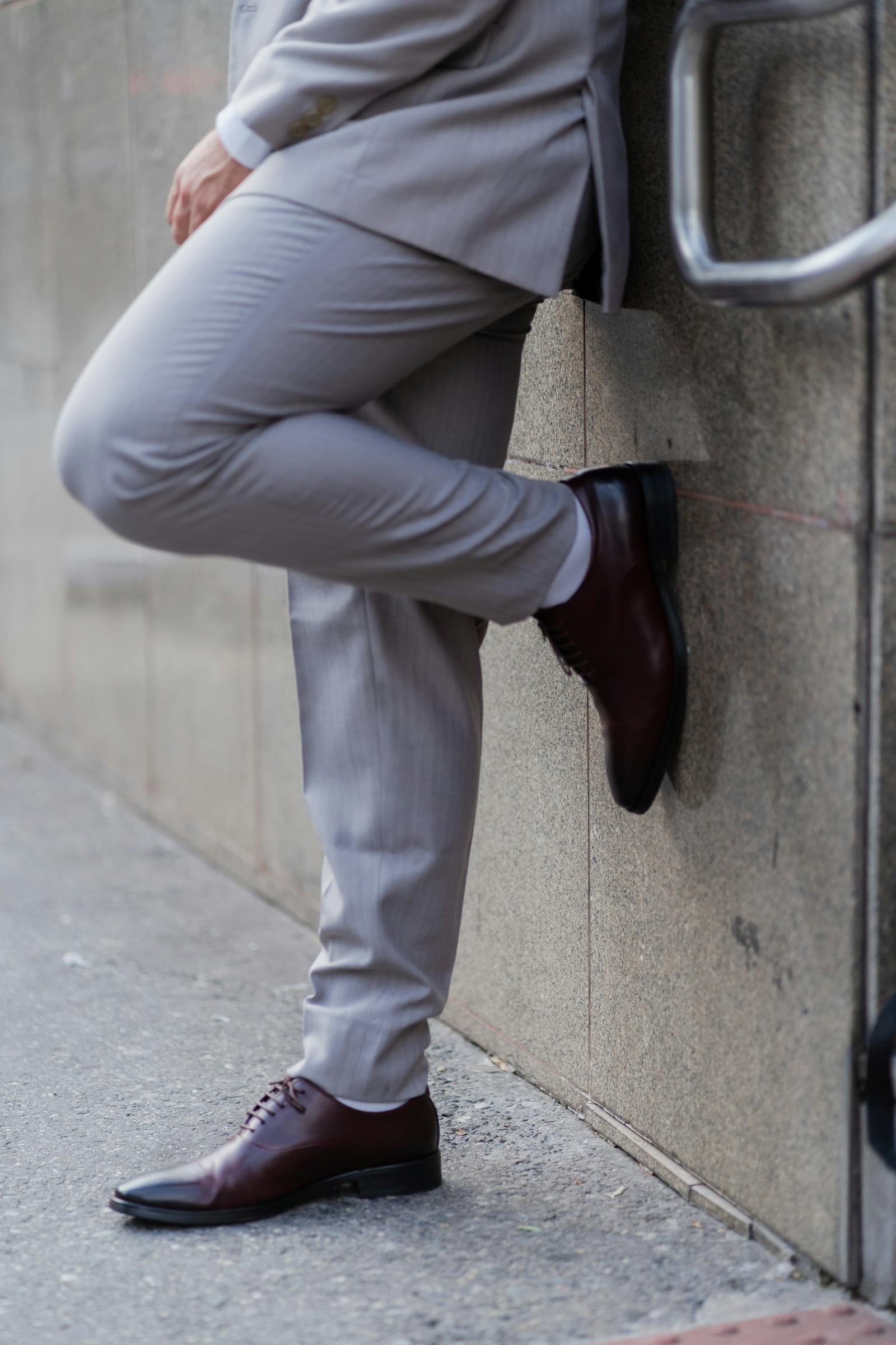 Man Leaning Against Wall Photos, Download The BEST Free Man Leaning ...