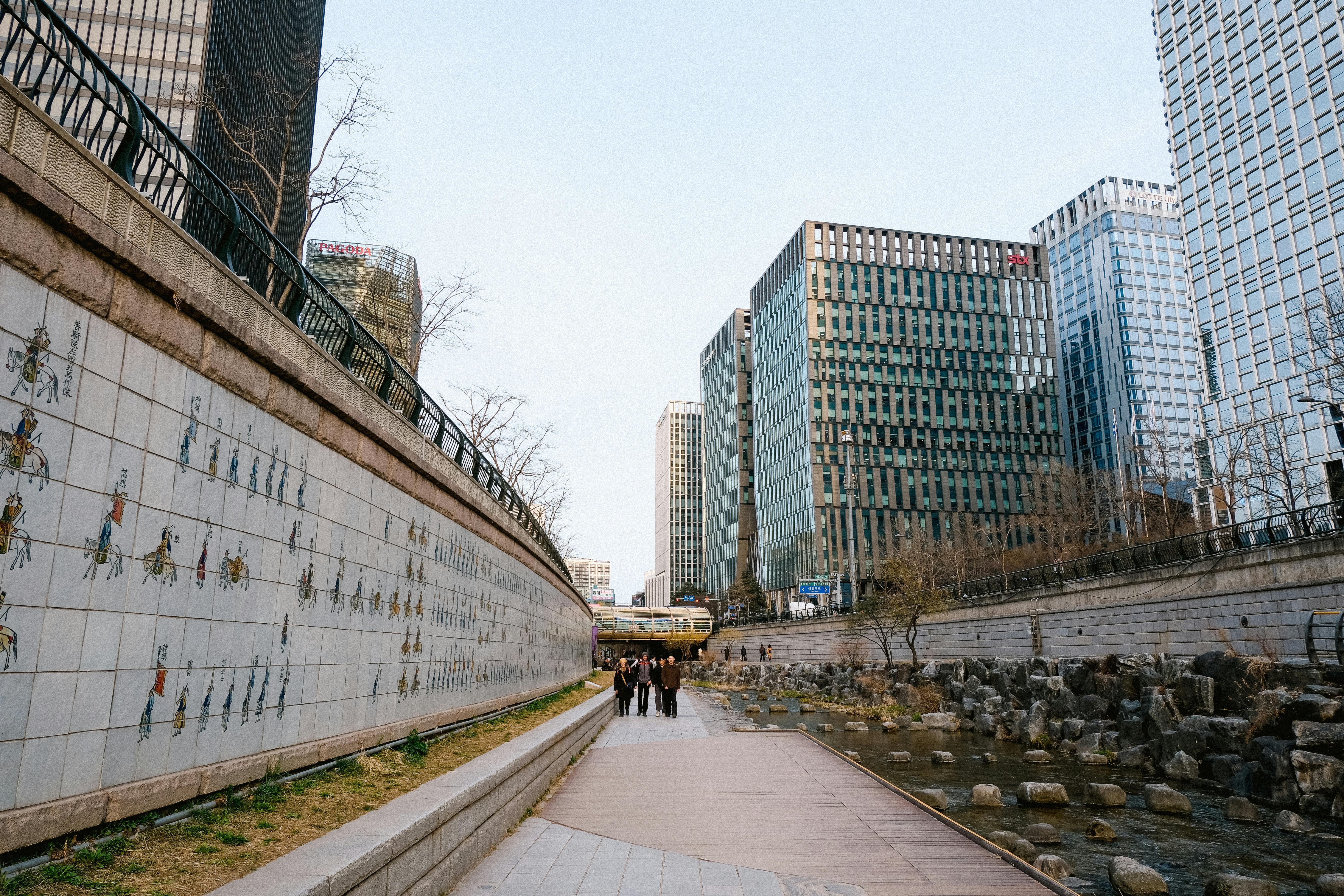 Urban Riverwalk in Downtown Seoul with Skyscrapers · Free Stock Photo