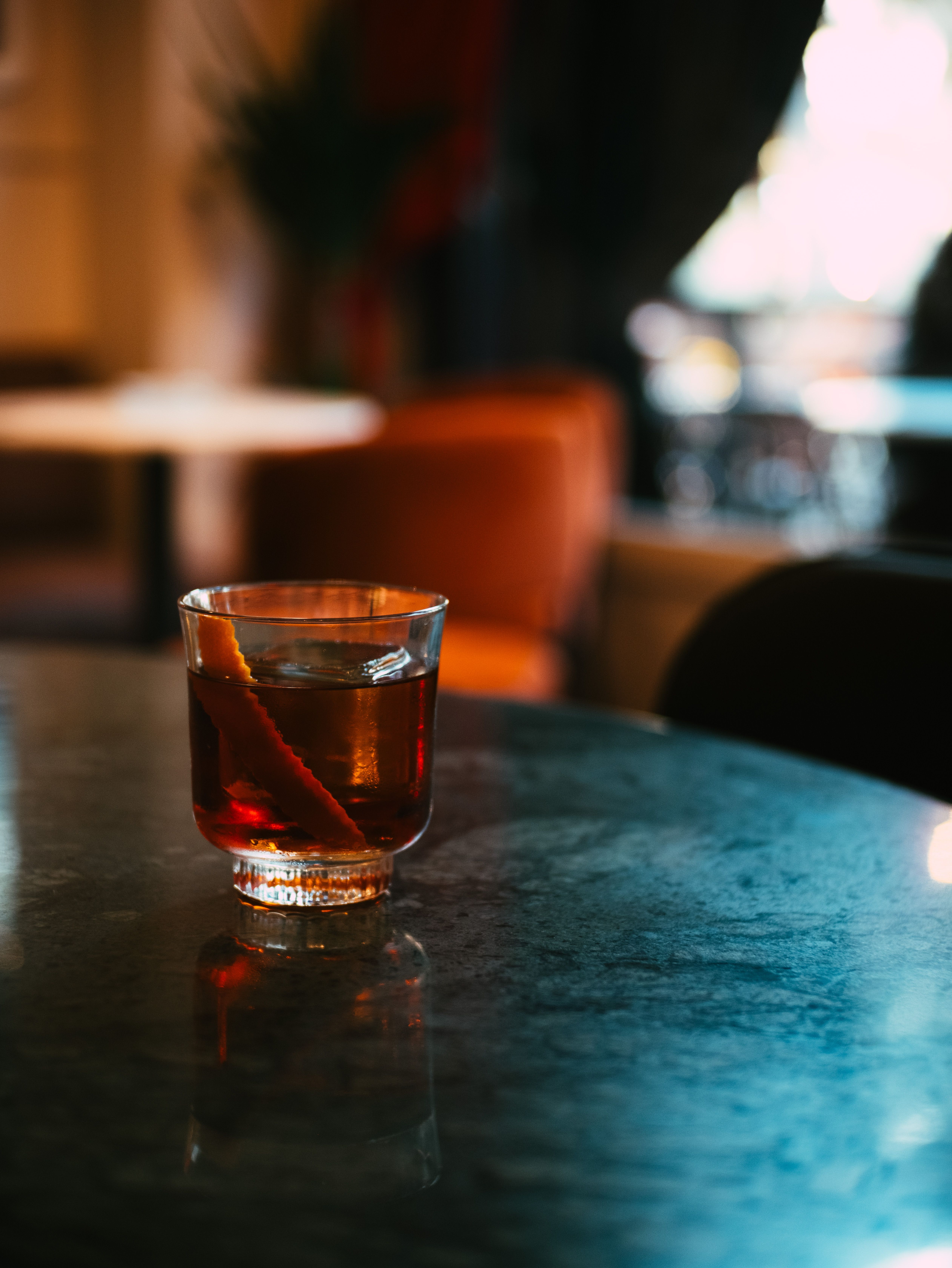 Ambient Bar Scene with Classic Cocktail · Free Stock Photo