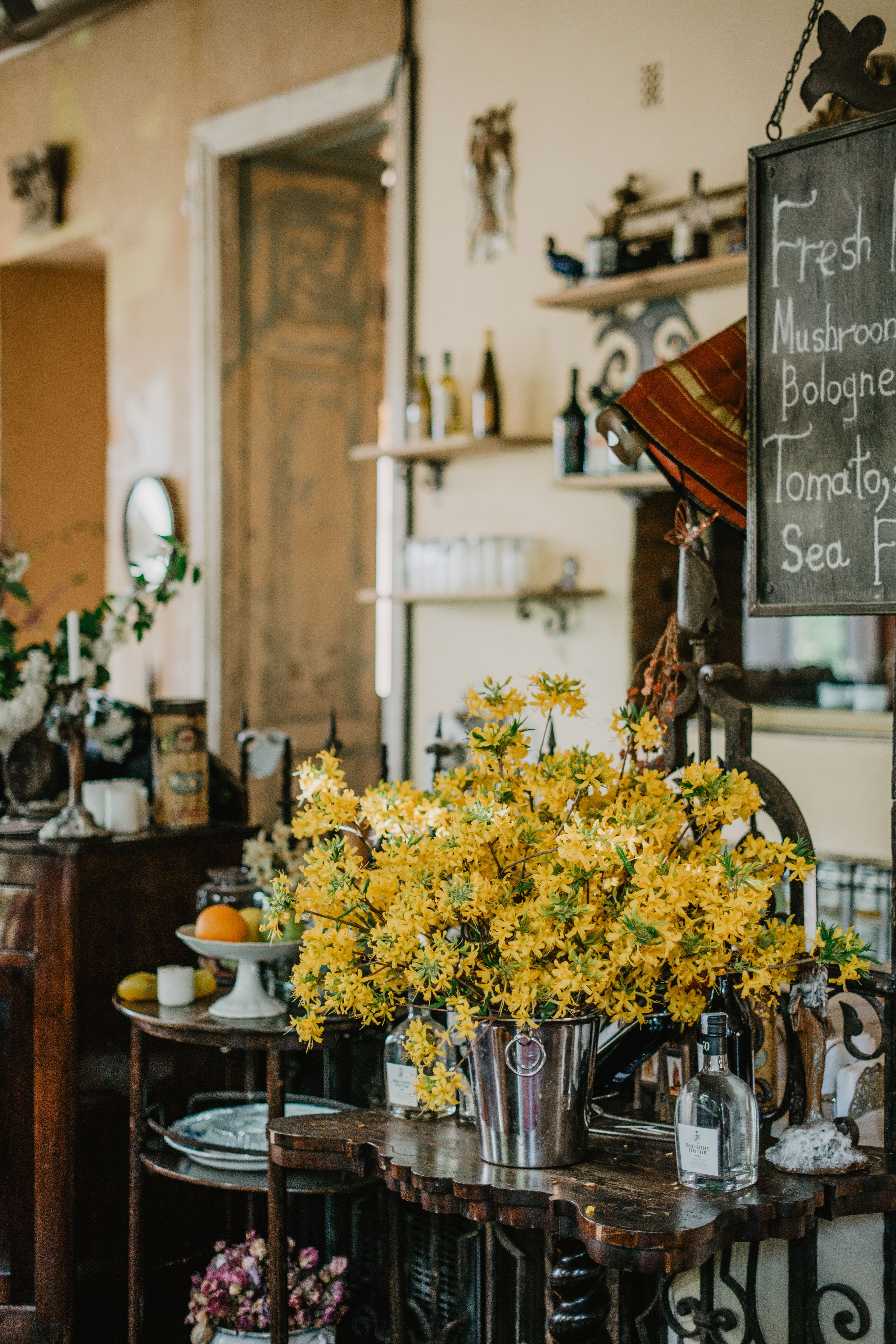 Charming Café Interior with Rustic Floral Arrangement · Free Stock Photo