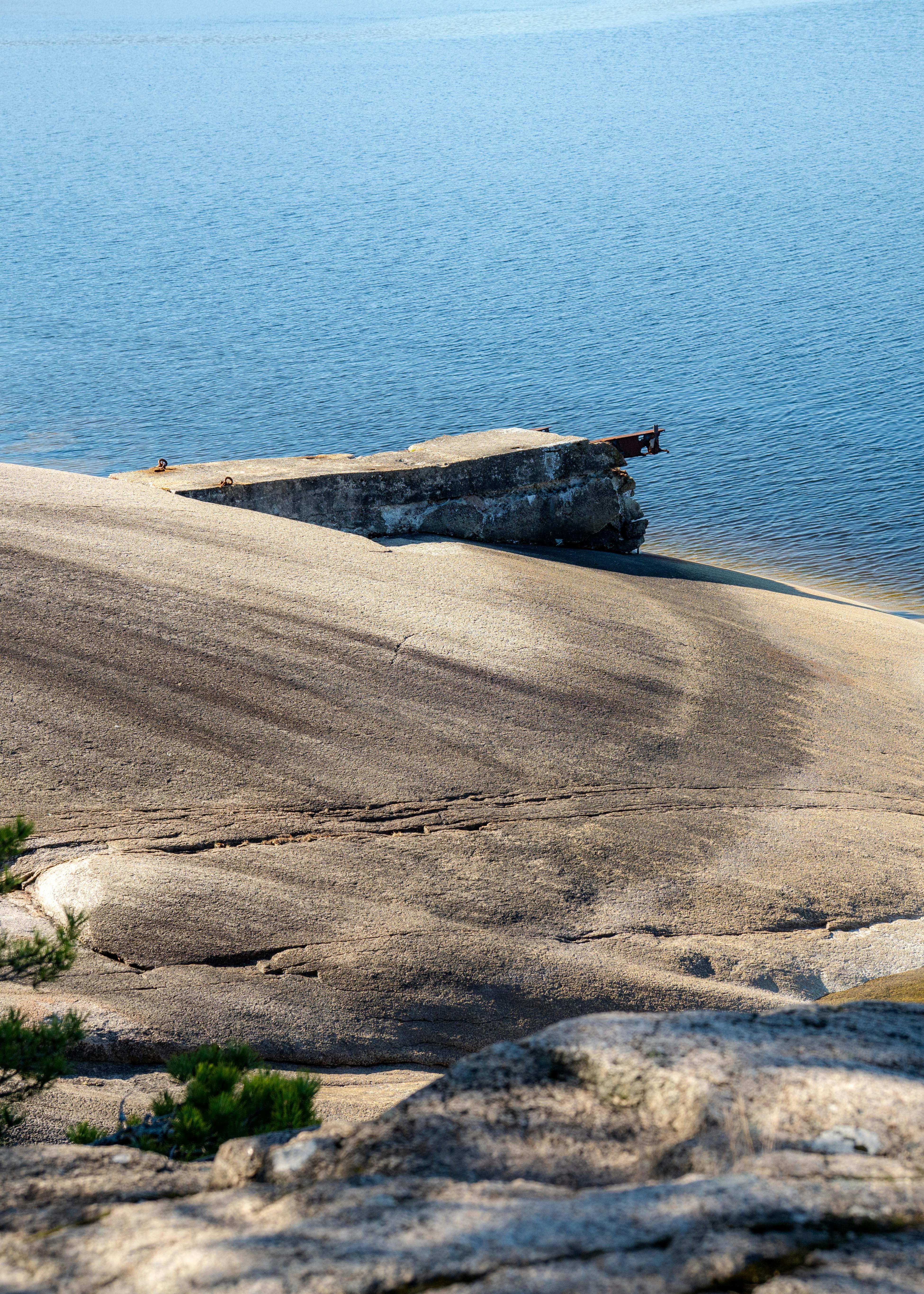 Serene Coastal Rock Formation with Ocean View · Free Stock Photo