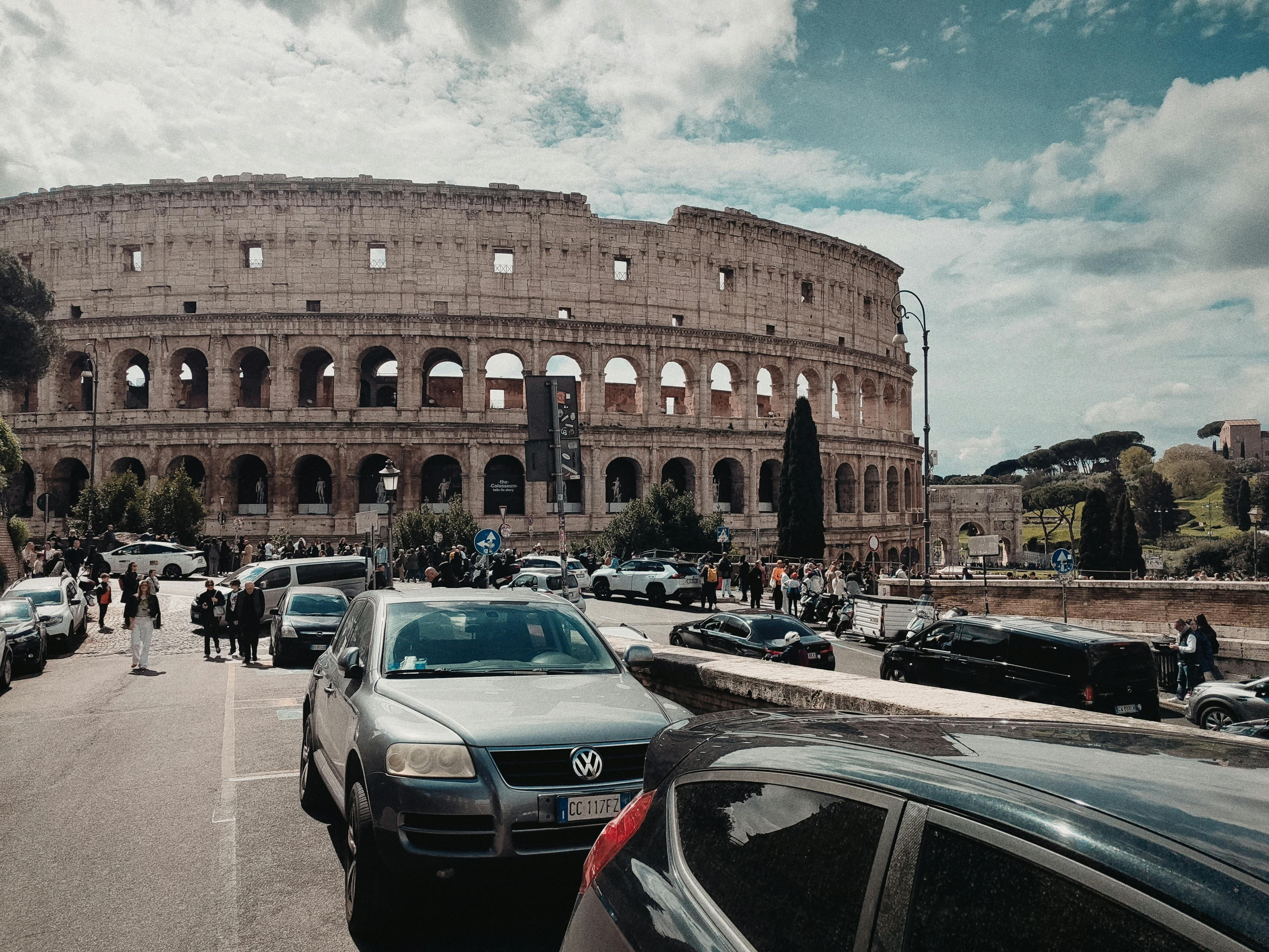 Historic Colosseum in Rome with Urban Traffic · Free Stock Photo