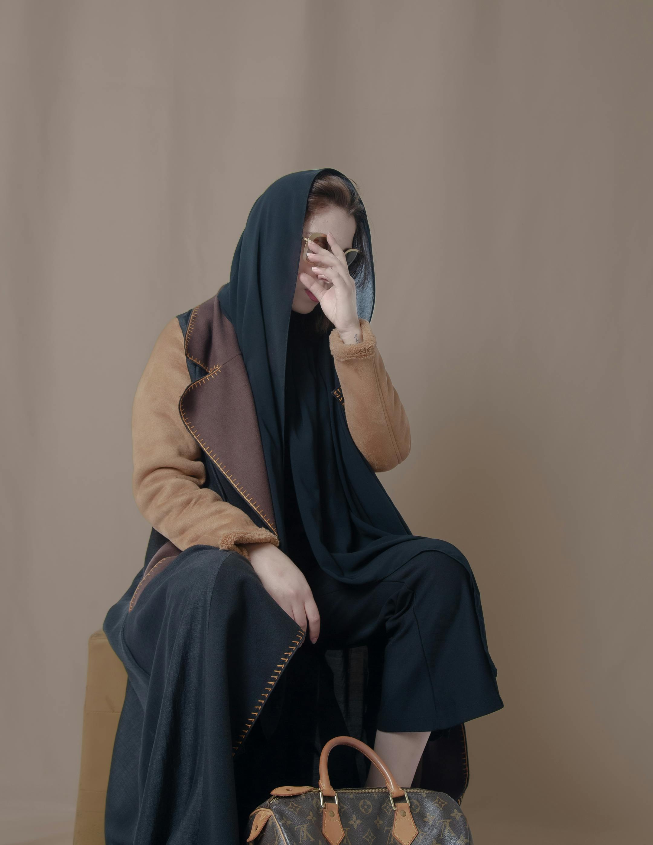 Femme élégante En Tenue De Mode Modeste · Photo gratuite