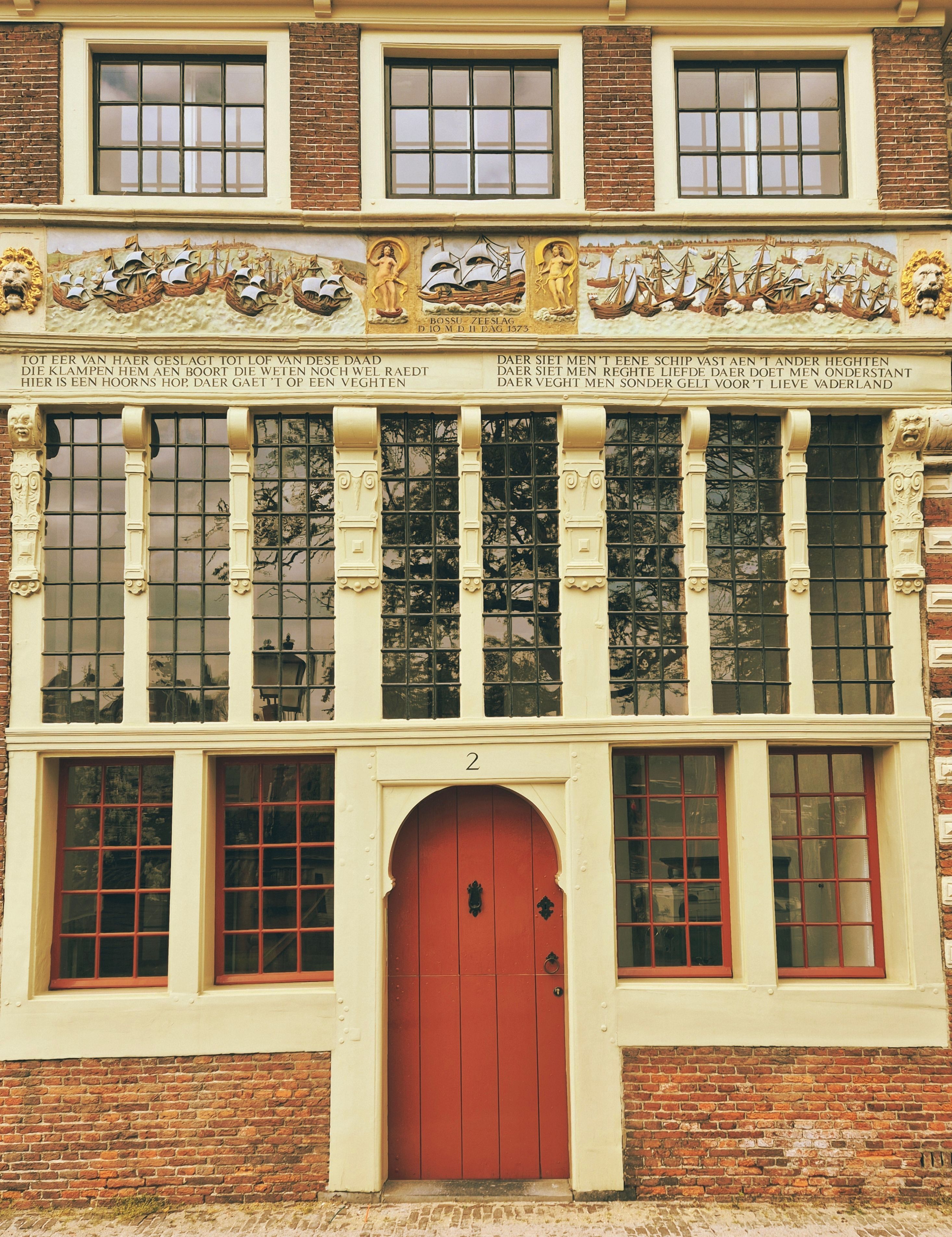 Historic European Building with Ornate Facade · Free Stock Photo
