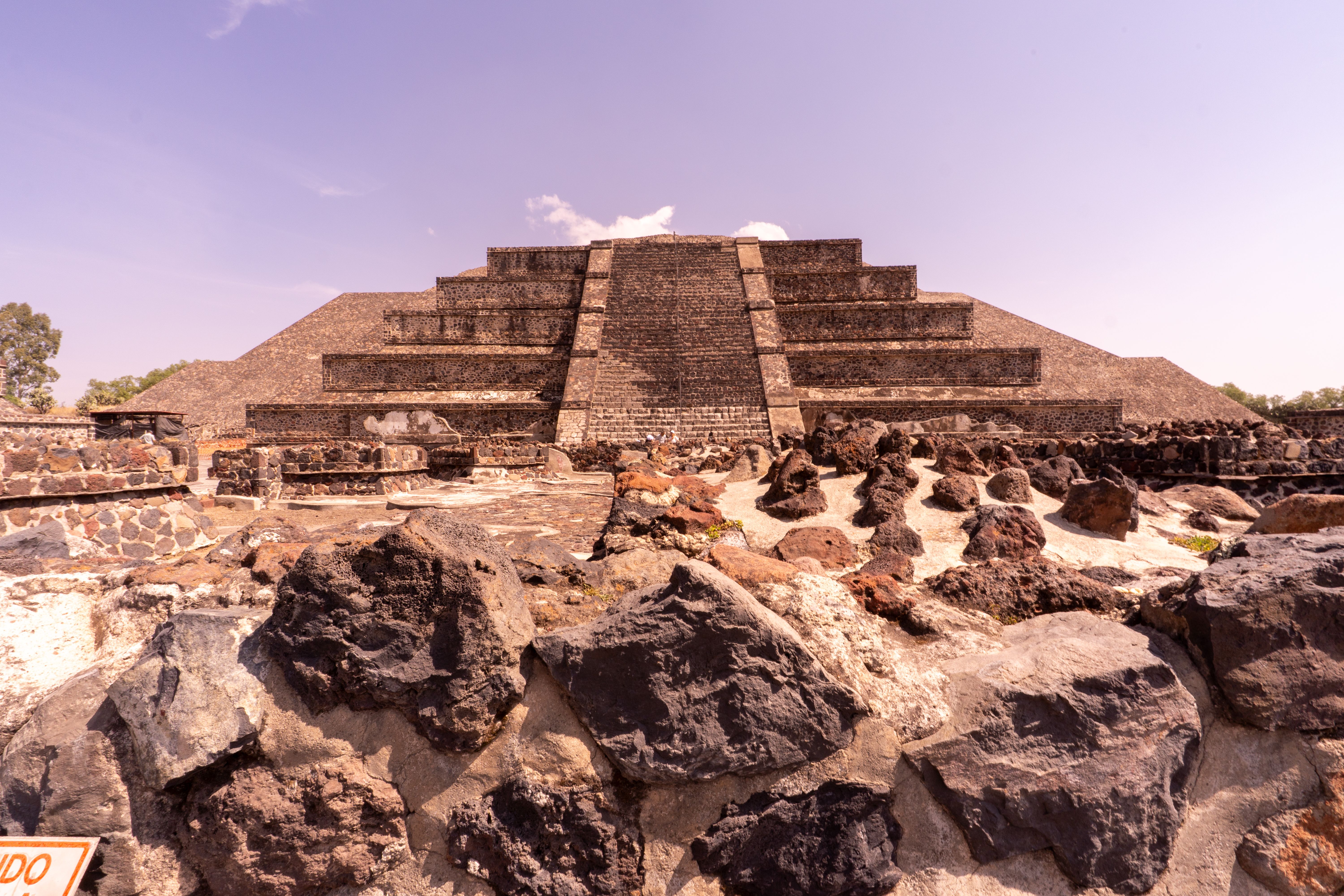 Pyramid of the Sun at Teotihuacán · Free Stock Photo