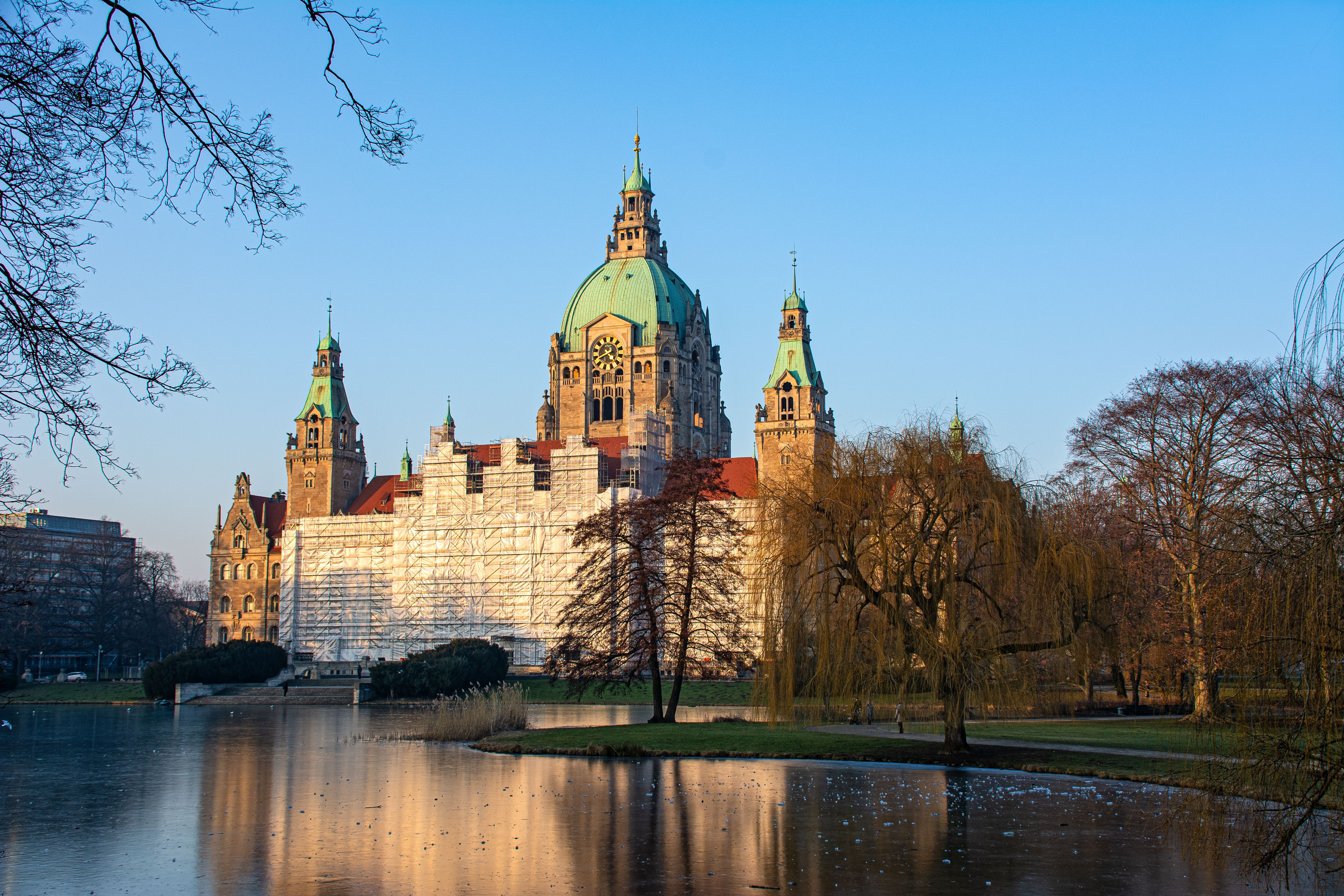 Hanover New Town Hall in Winter Light · Free Stock Photo