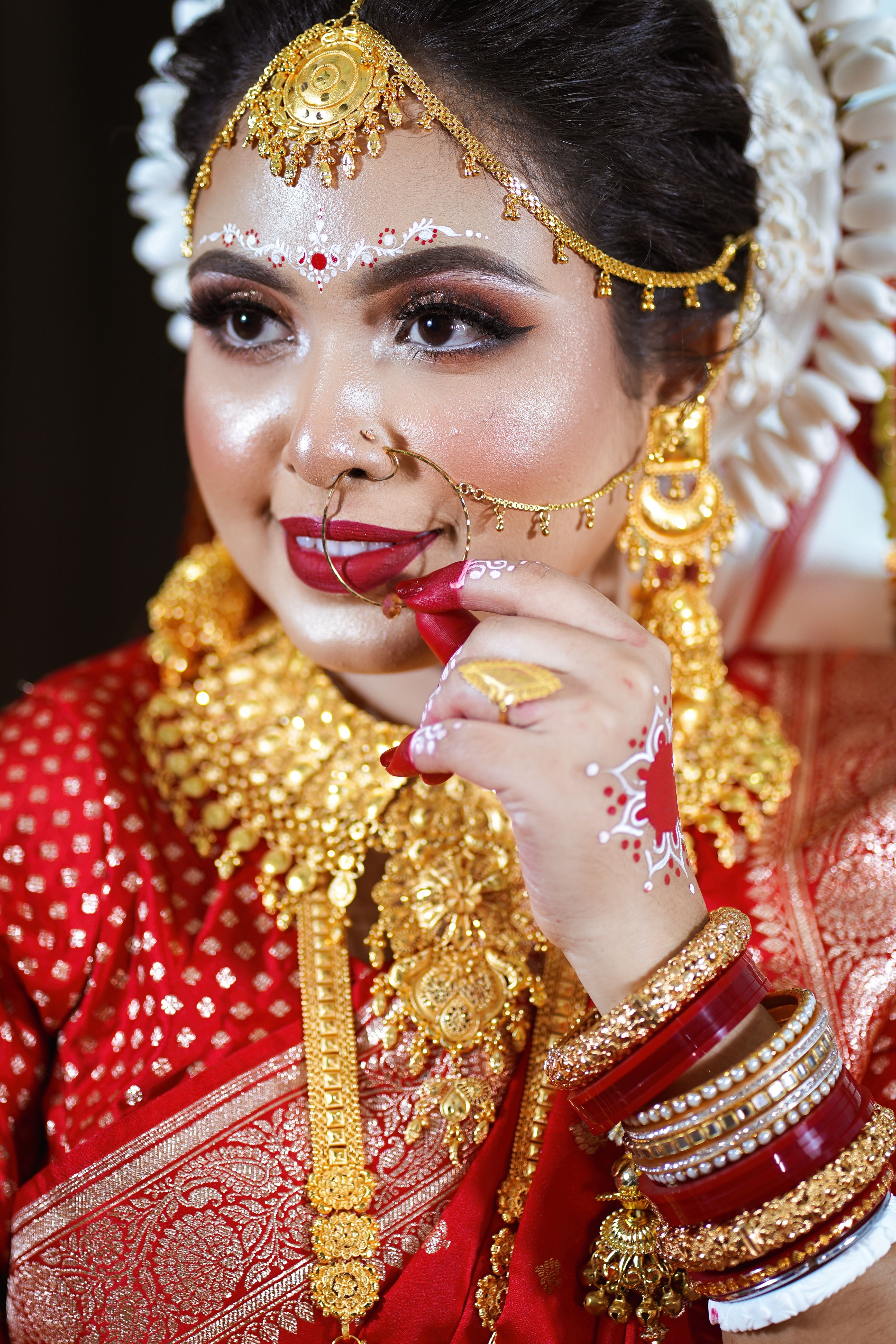 Elegant Indian Bride in Traditional Attire · Free Stock Photo