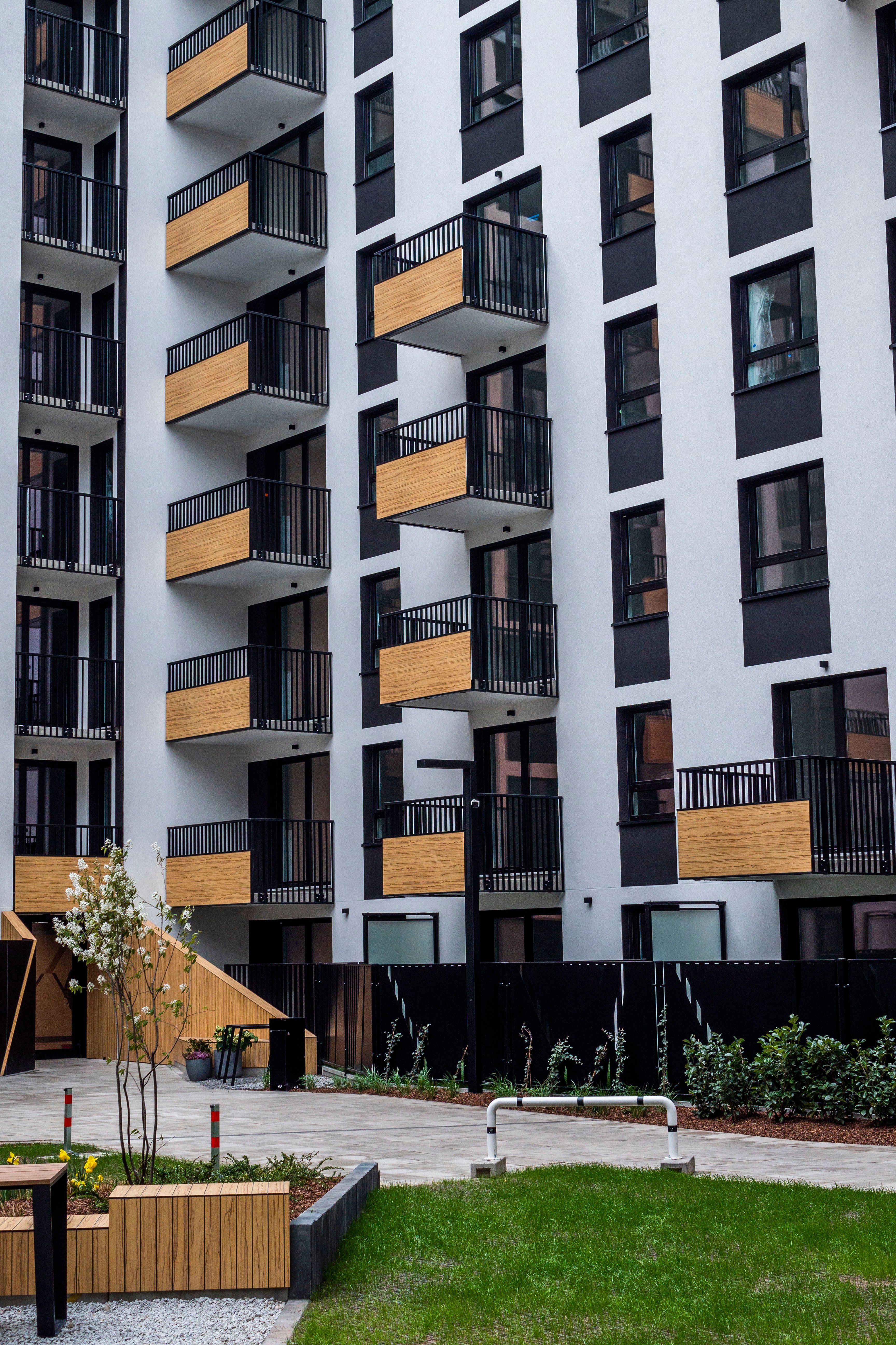 Modern Urban Apartment Building Exterior View · Free Stock Photo