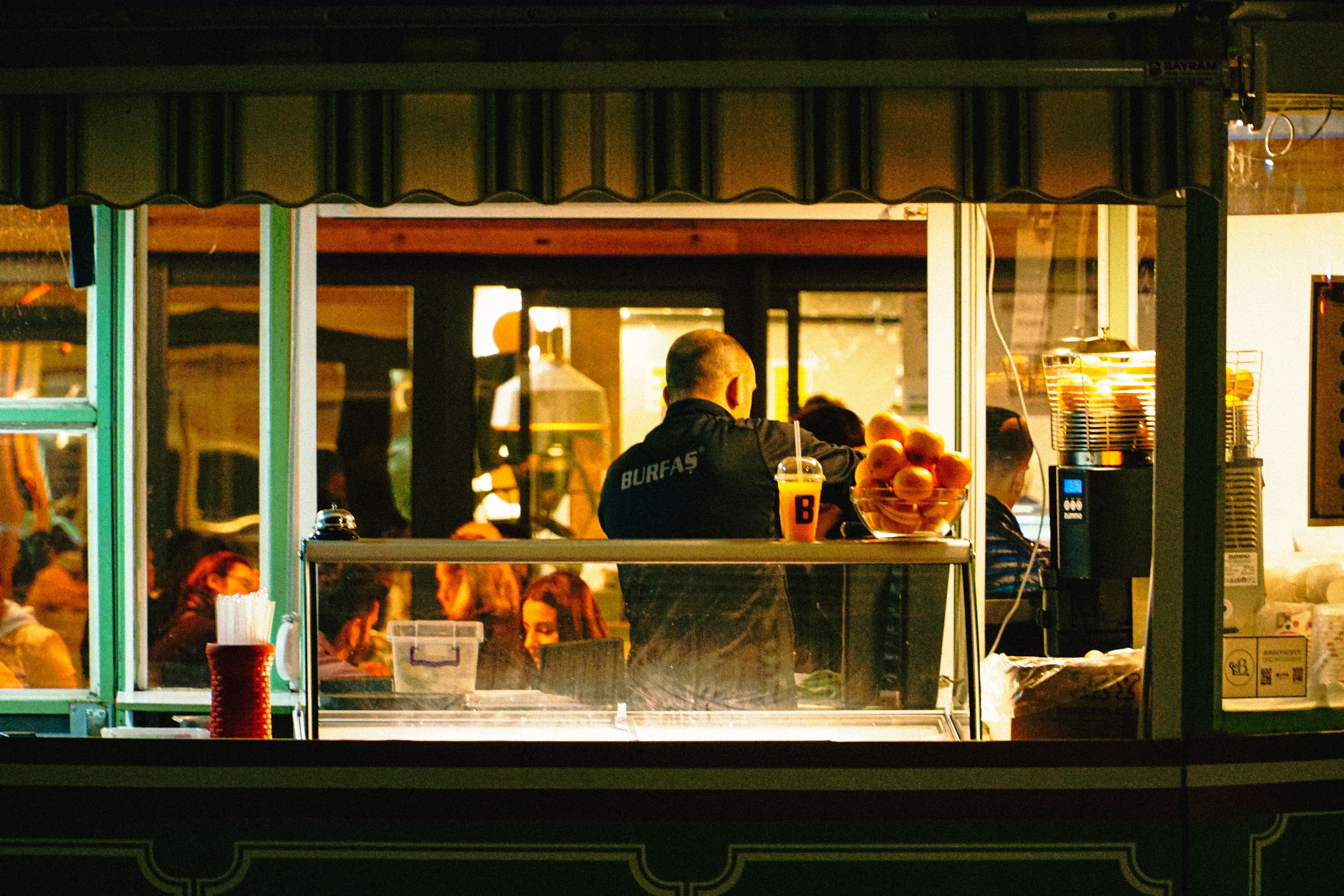 Night Street Food Stall with Busy Crowd · Free Stock Photo