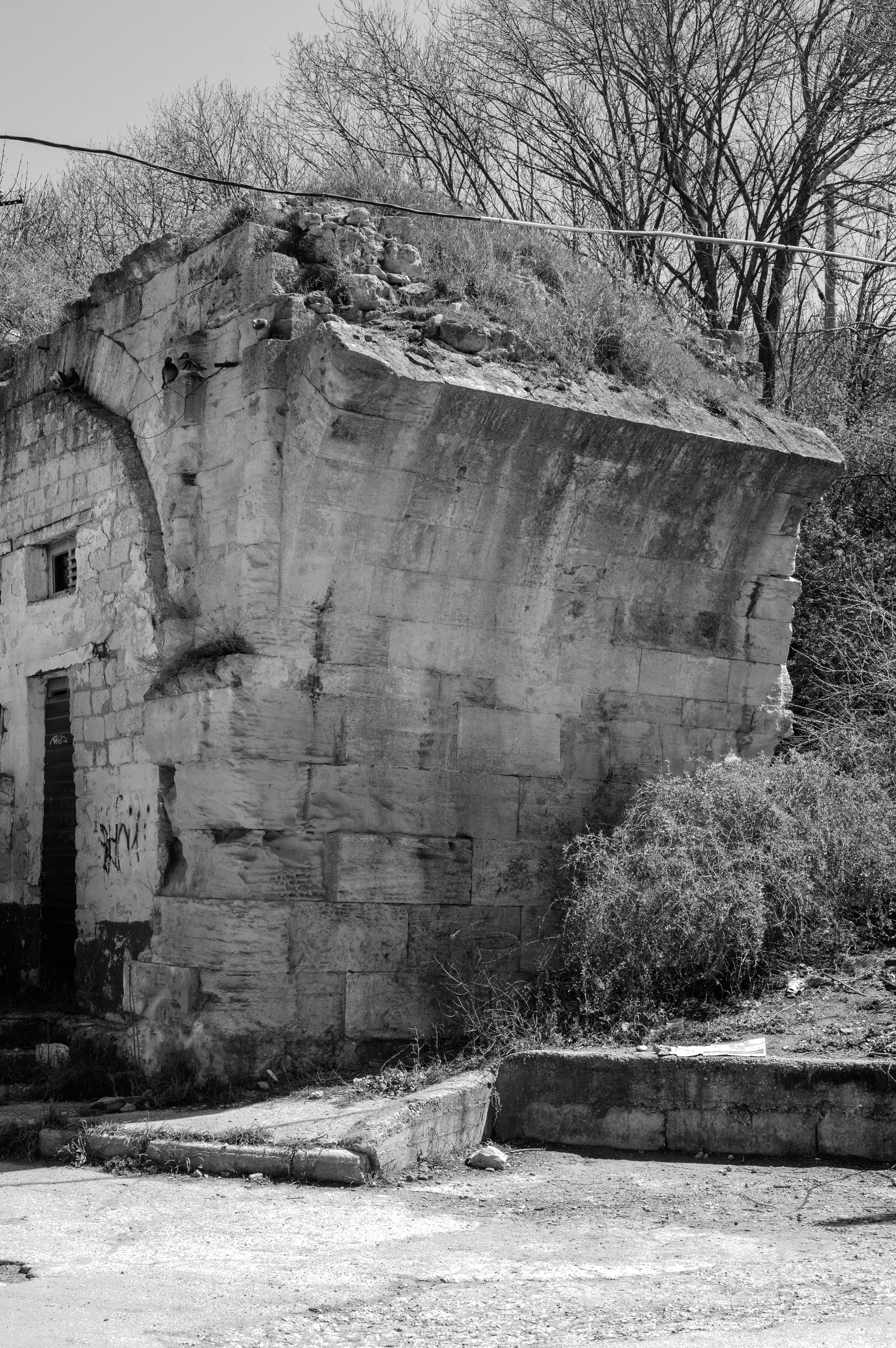 Historic Abandoned Stone Structure Ruin · Free Stock Photo