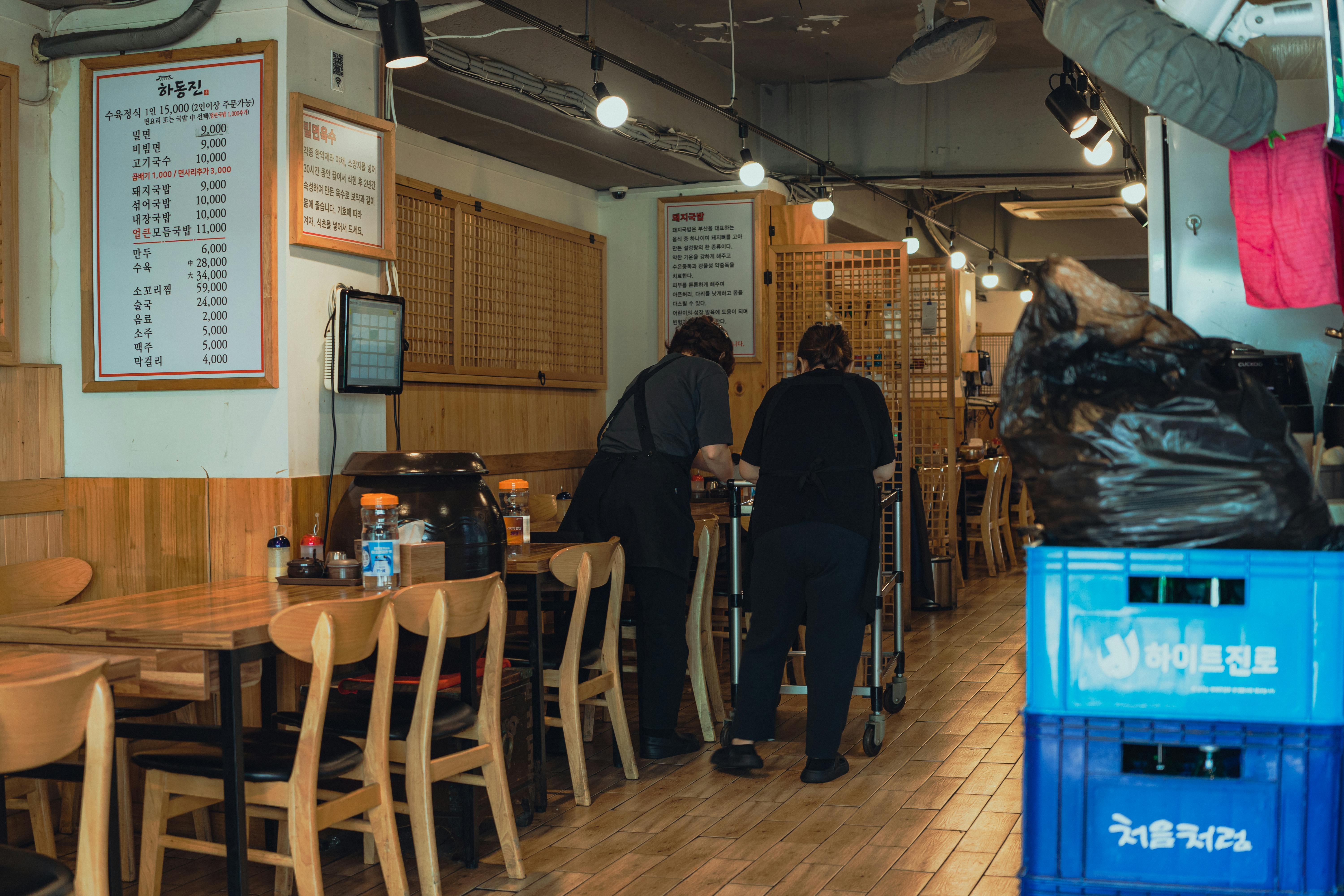 Cozy Korean Restaurant Interior in Seoul · Free Stock Photo