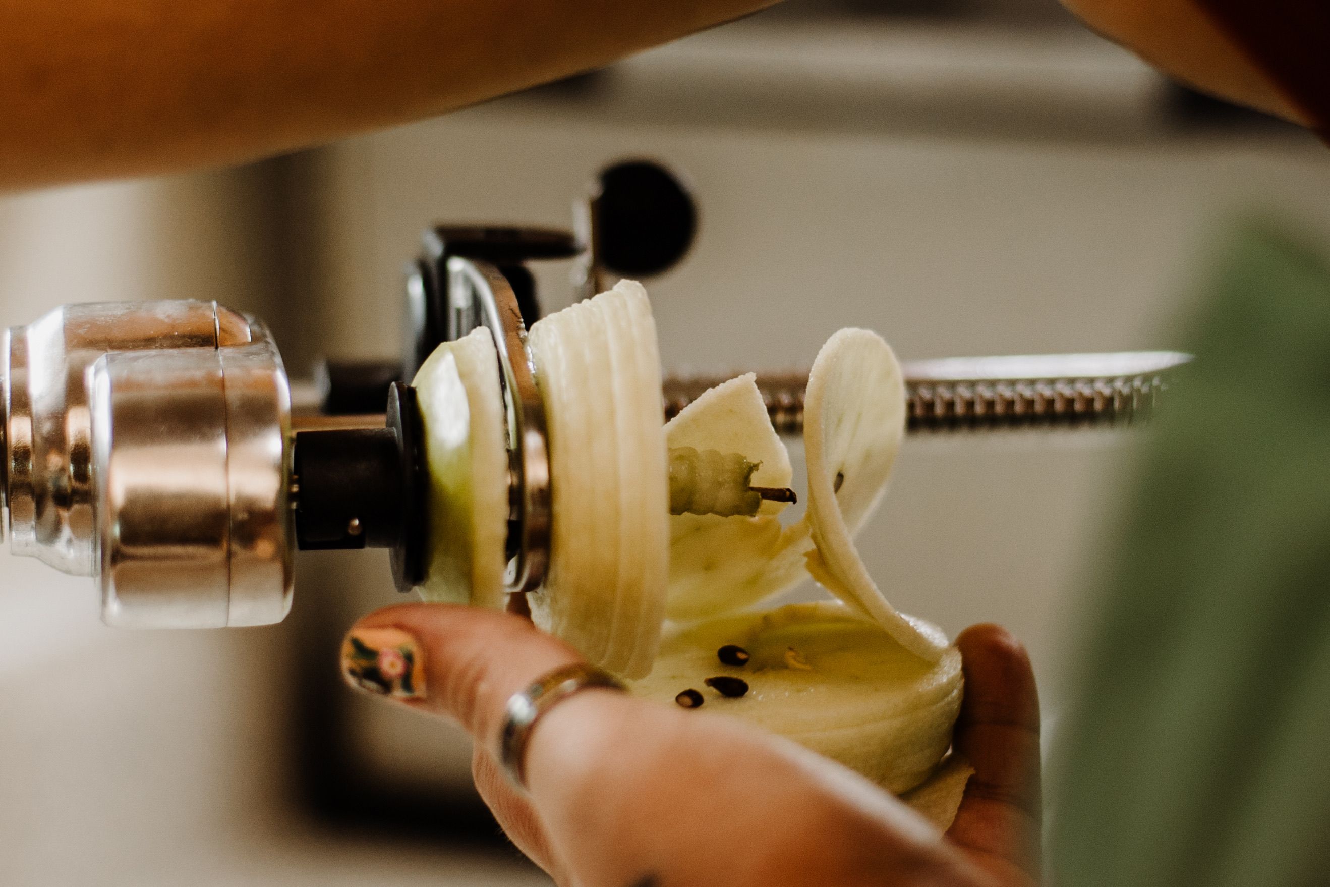 Close-Up of Apple Peeling with Hand Crank Peeler · Free Stock Photo