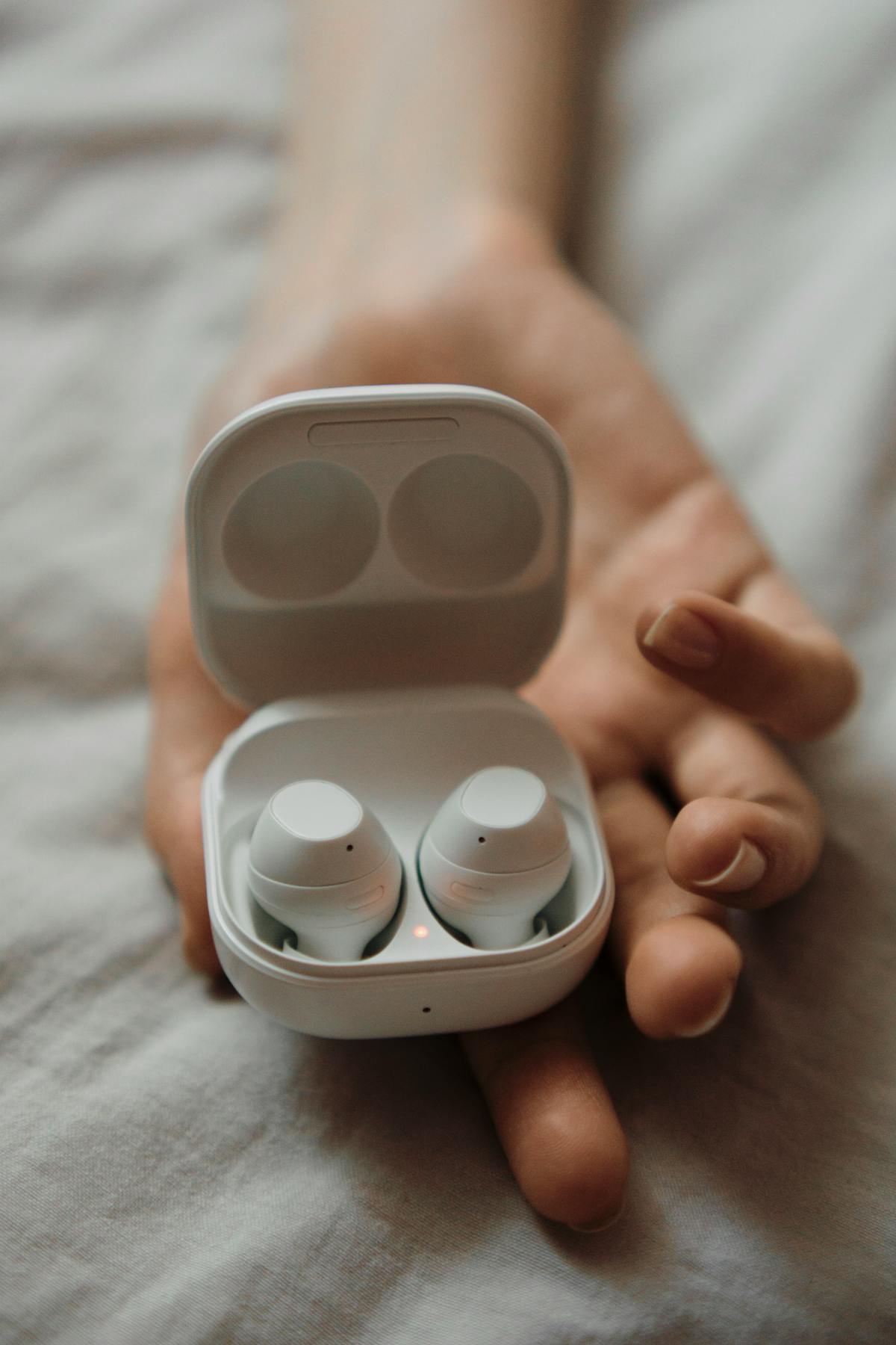 Earbuds Photos, Download The BEST Free Earbuds Stock Photos & HD Images
