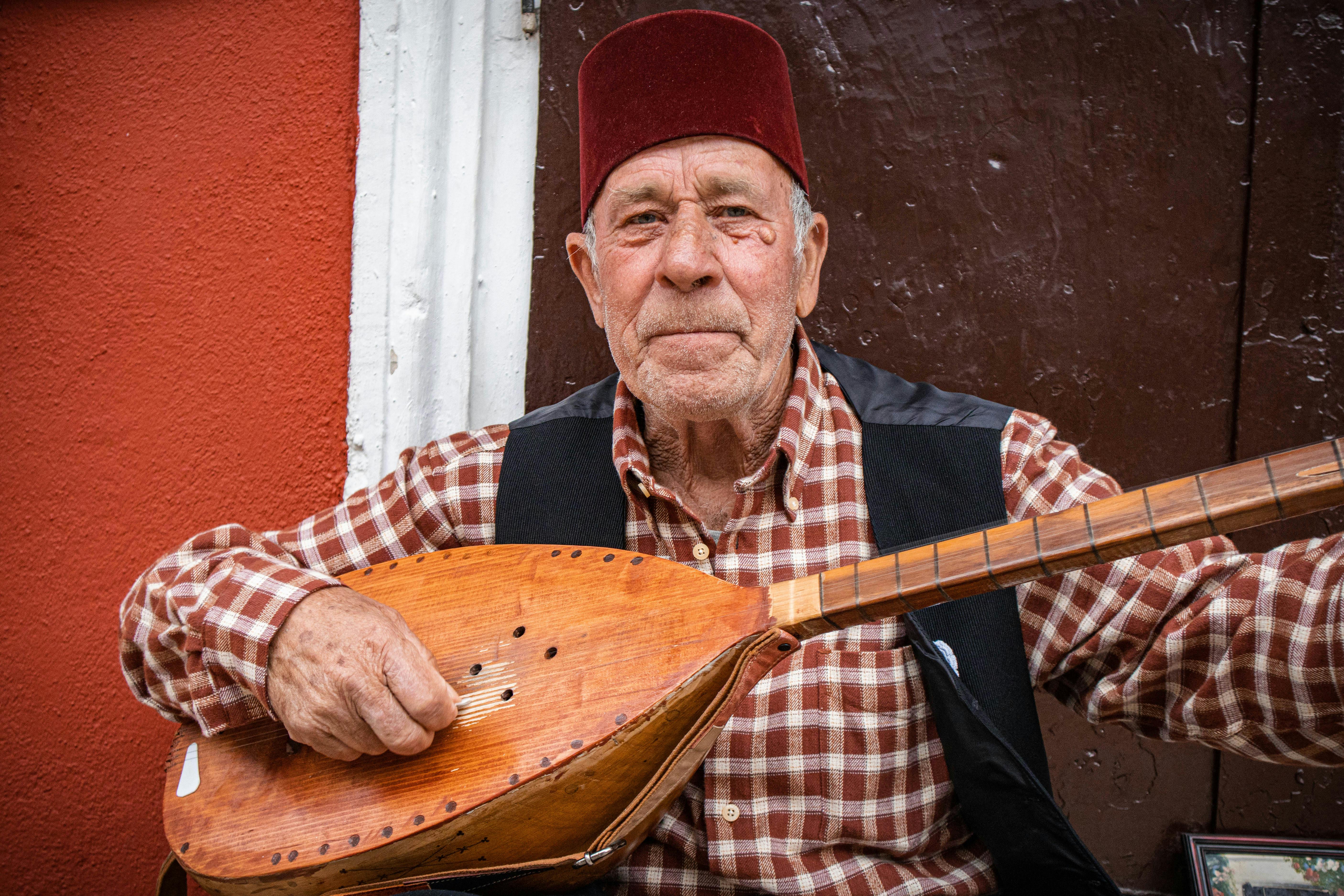 Elderly Folk Musician with Saz in Bosnia · Free Stock Photo
