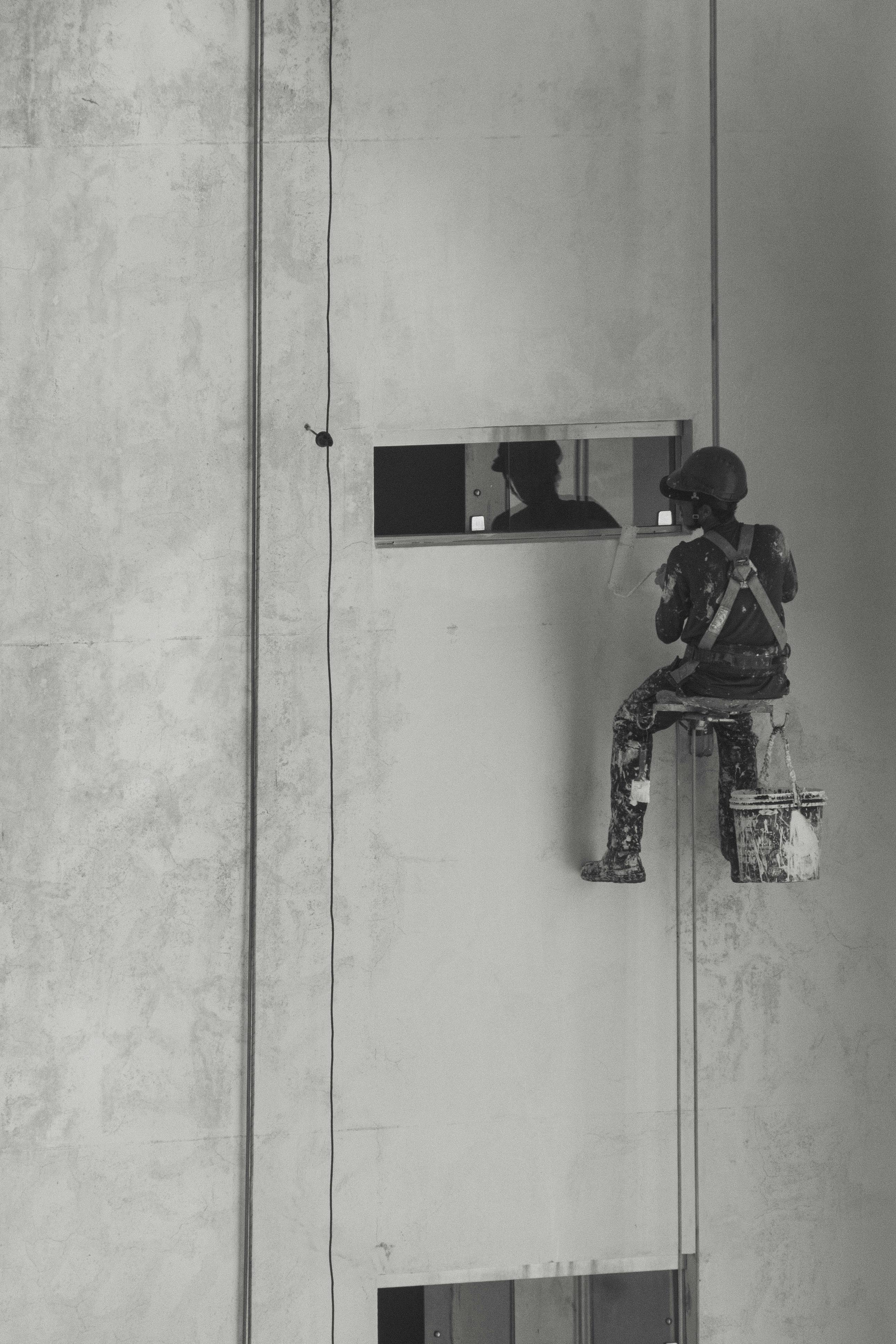 High-Risk Building Exterior Work in Brazil · Free Stock Photo