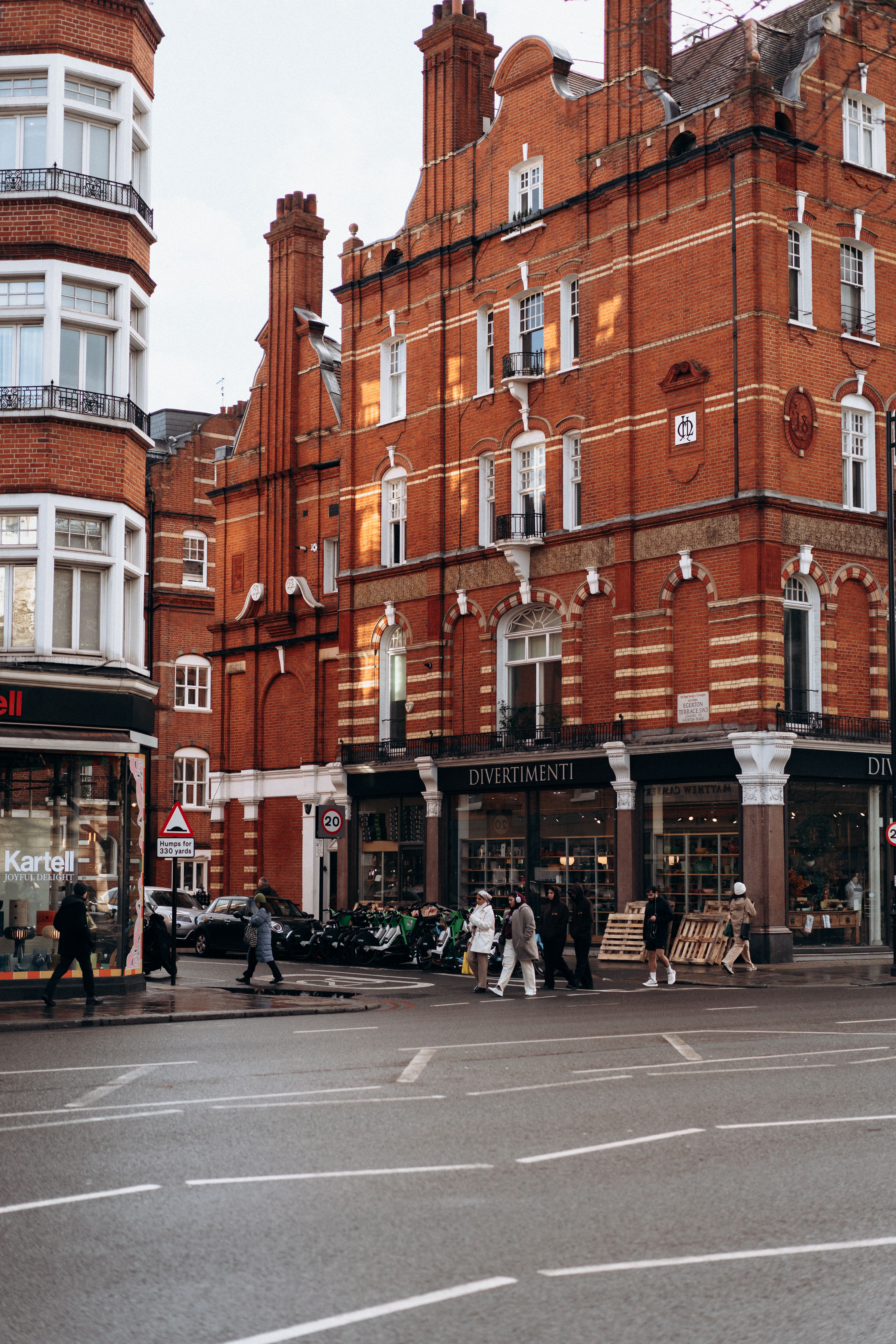Charming Red Brick Architecture in London Streets · Free Stock Photo