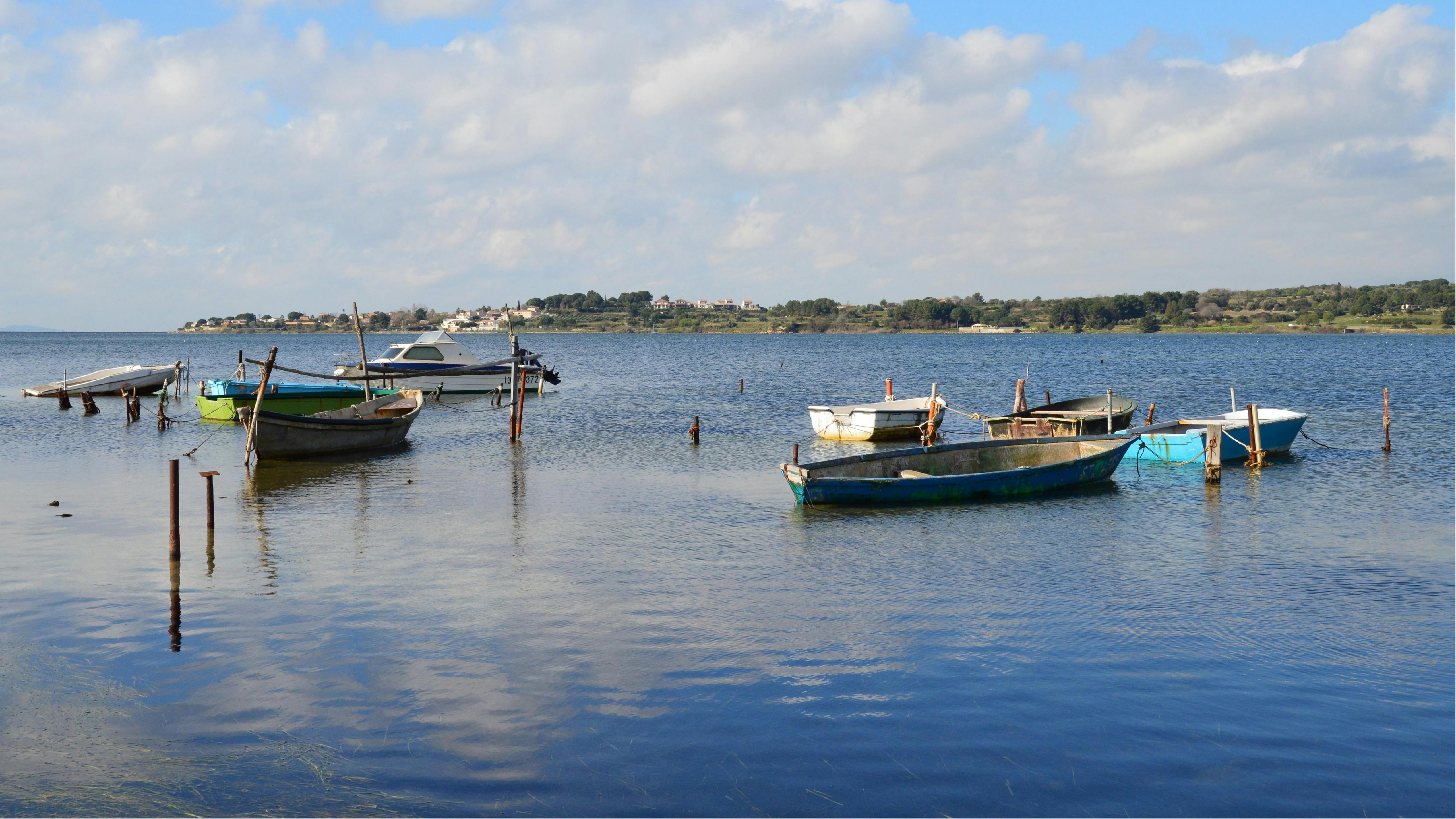 Scenic Lagoon with Boats in Balaruc-le-Vieux · Free Stock Photo