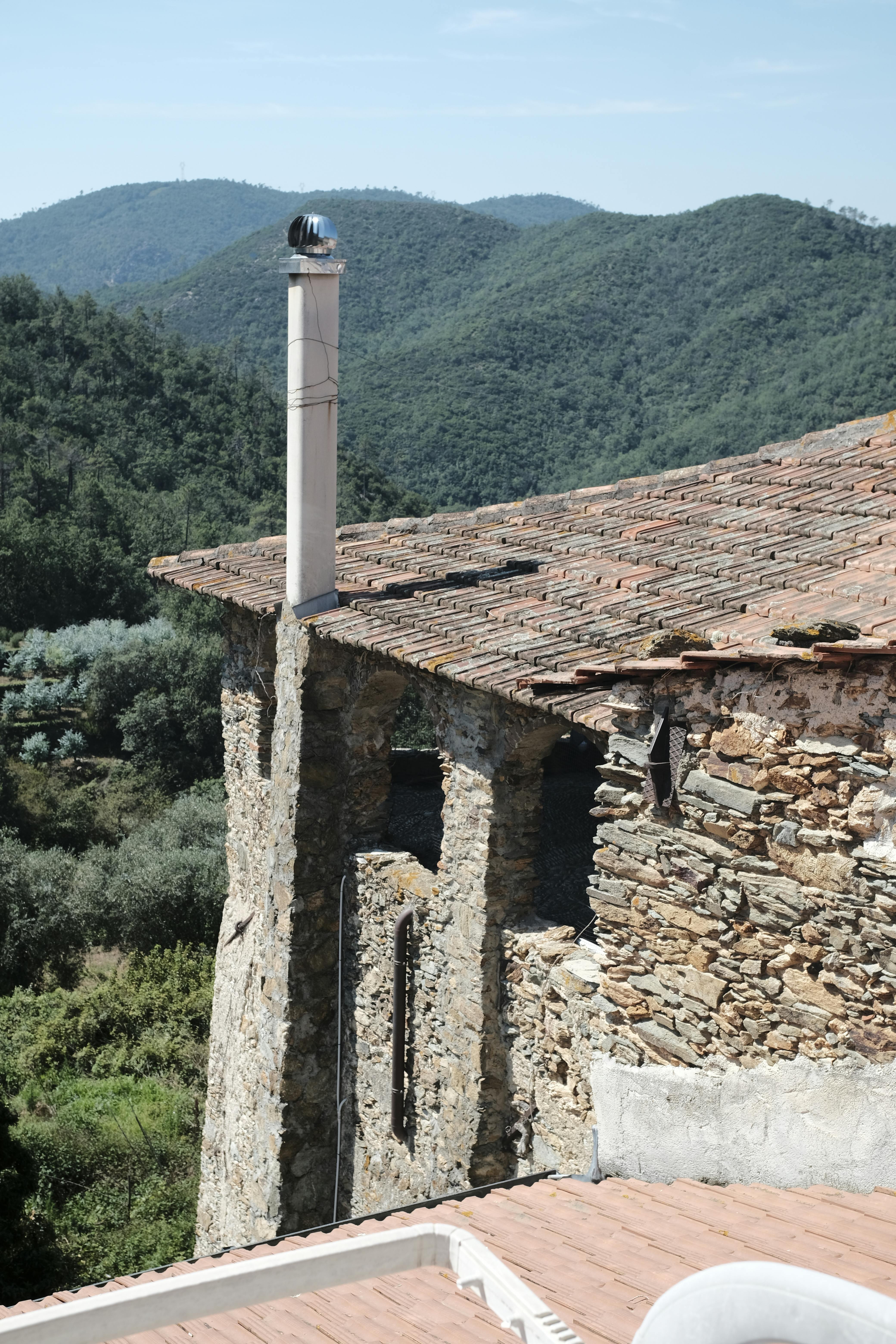 Rustic Italian Countryside Stone Building · Free Stock Photo