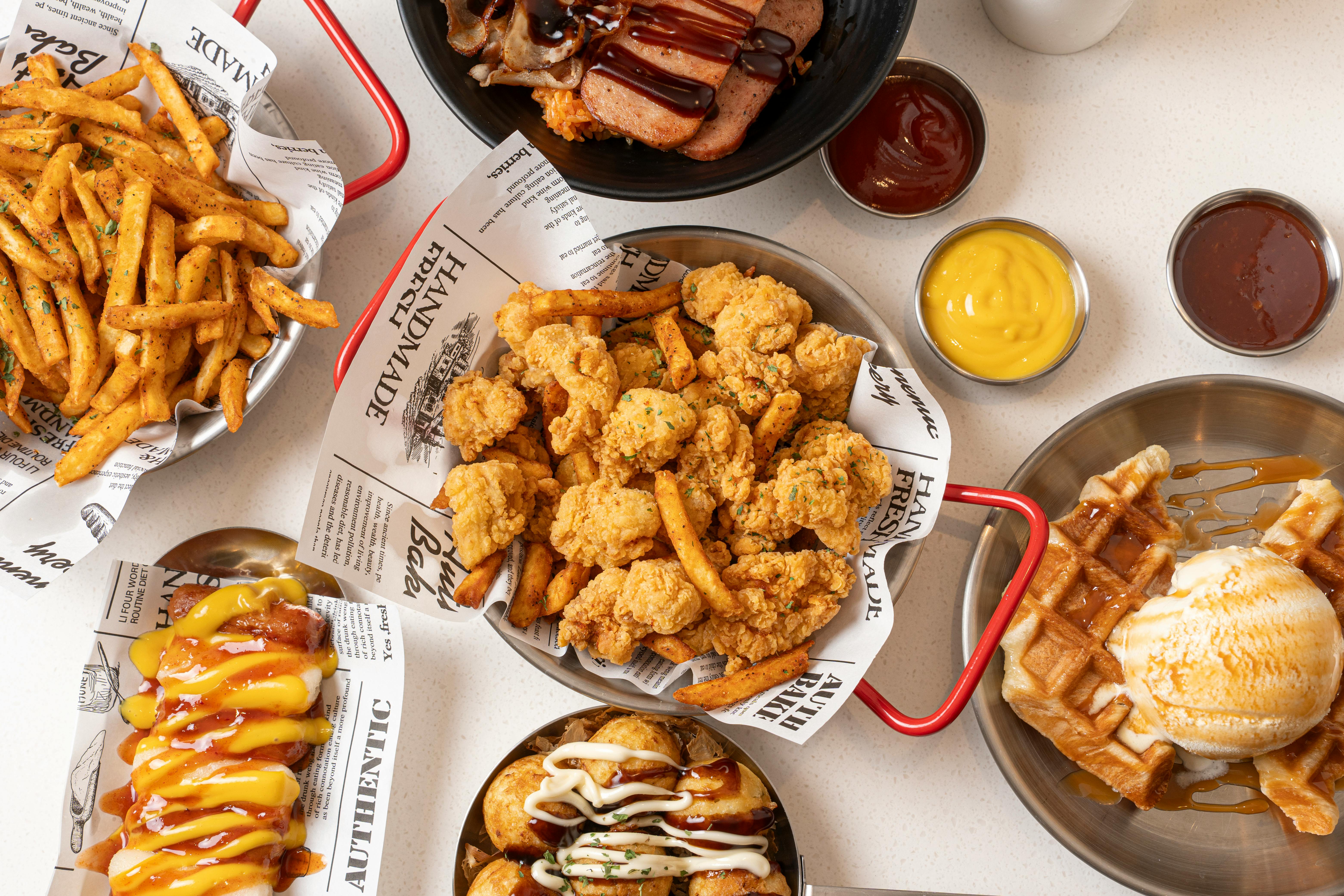 Delicious Crispy Fried Chicken Platter · Free Stock Photo