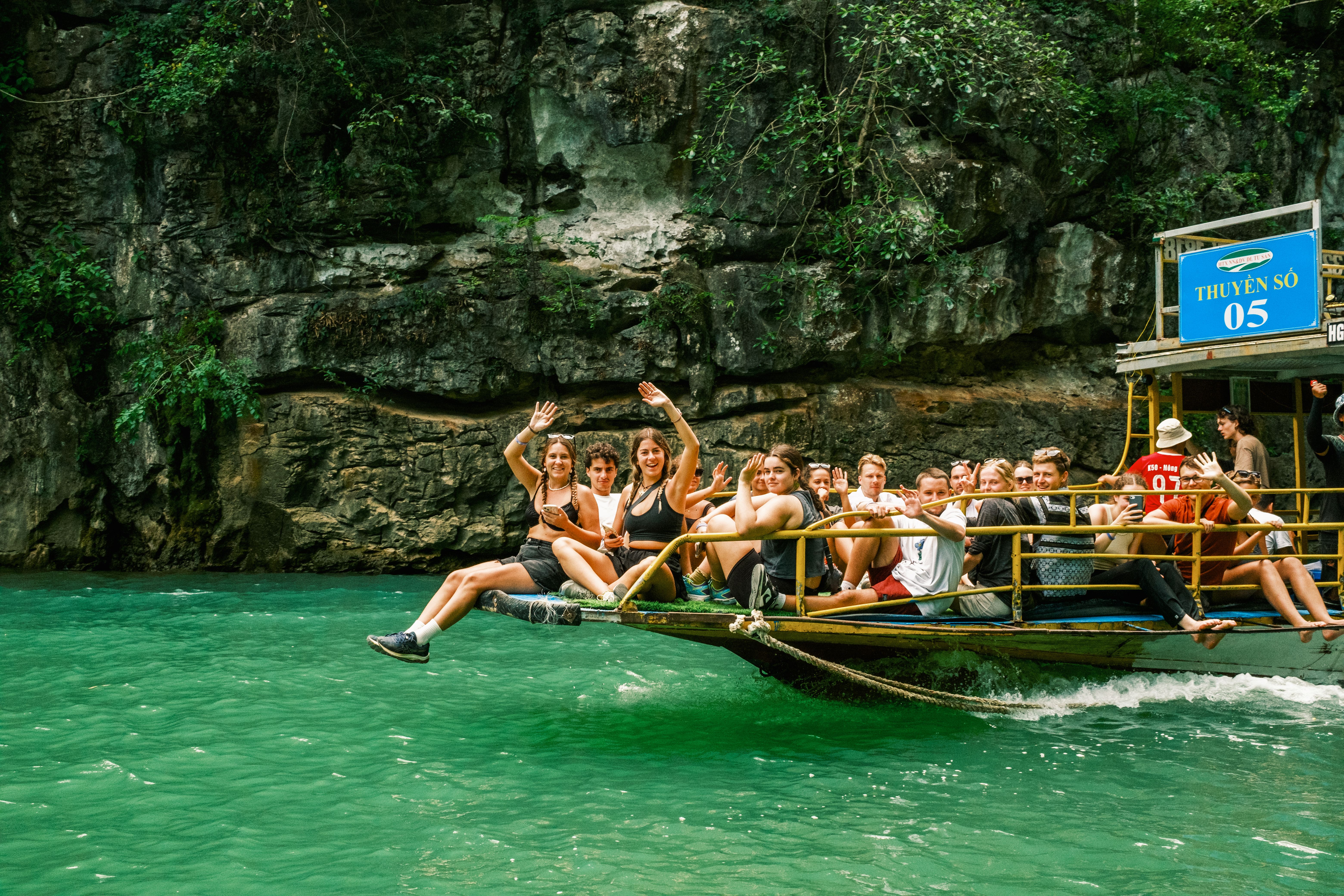 Adventurous Group Boat Ride Through Scenic Canyon · Free Stock Photo