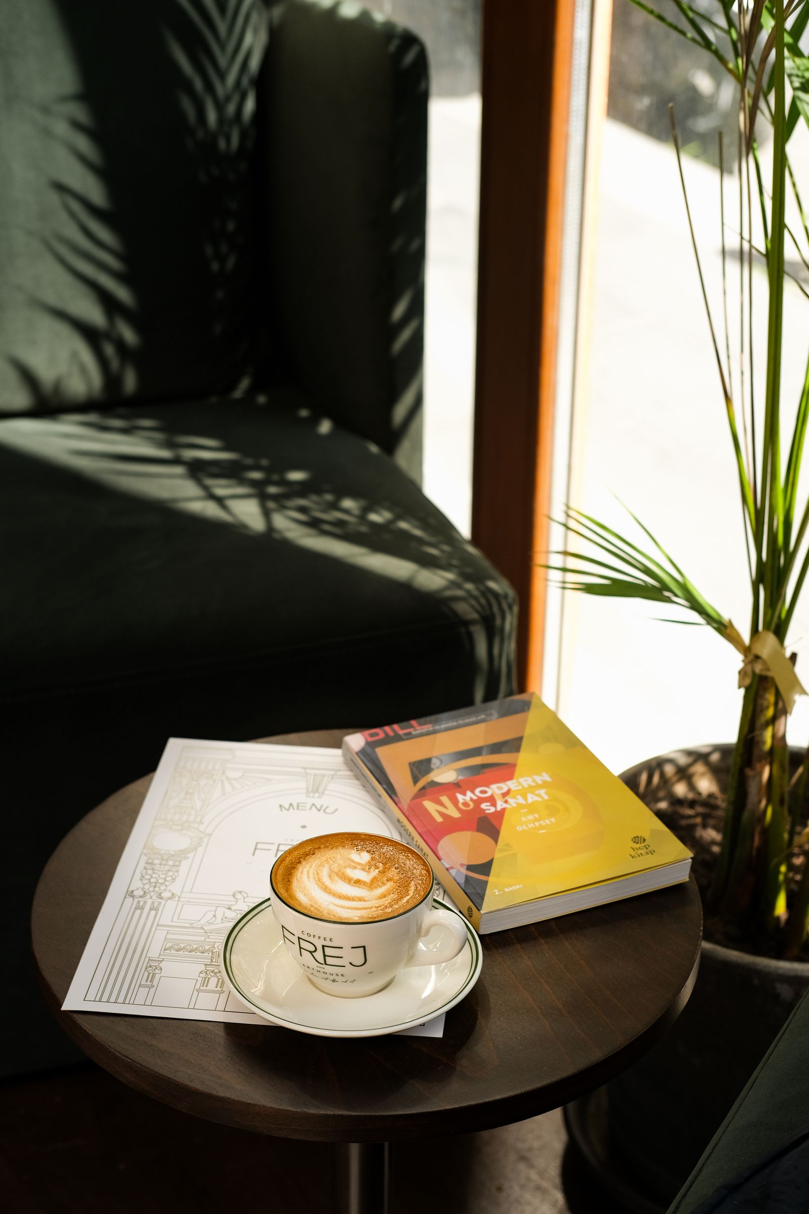 Reading Books Photos, Download The BEST Free Reading Books Stock Photos ...