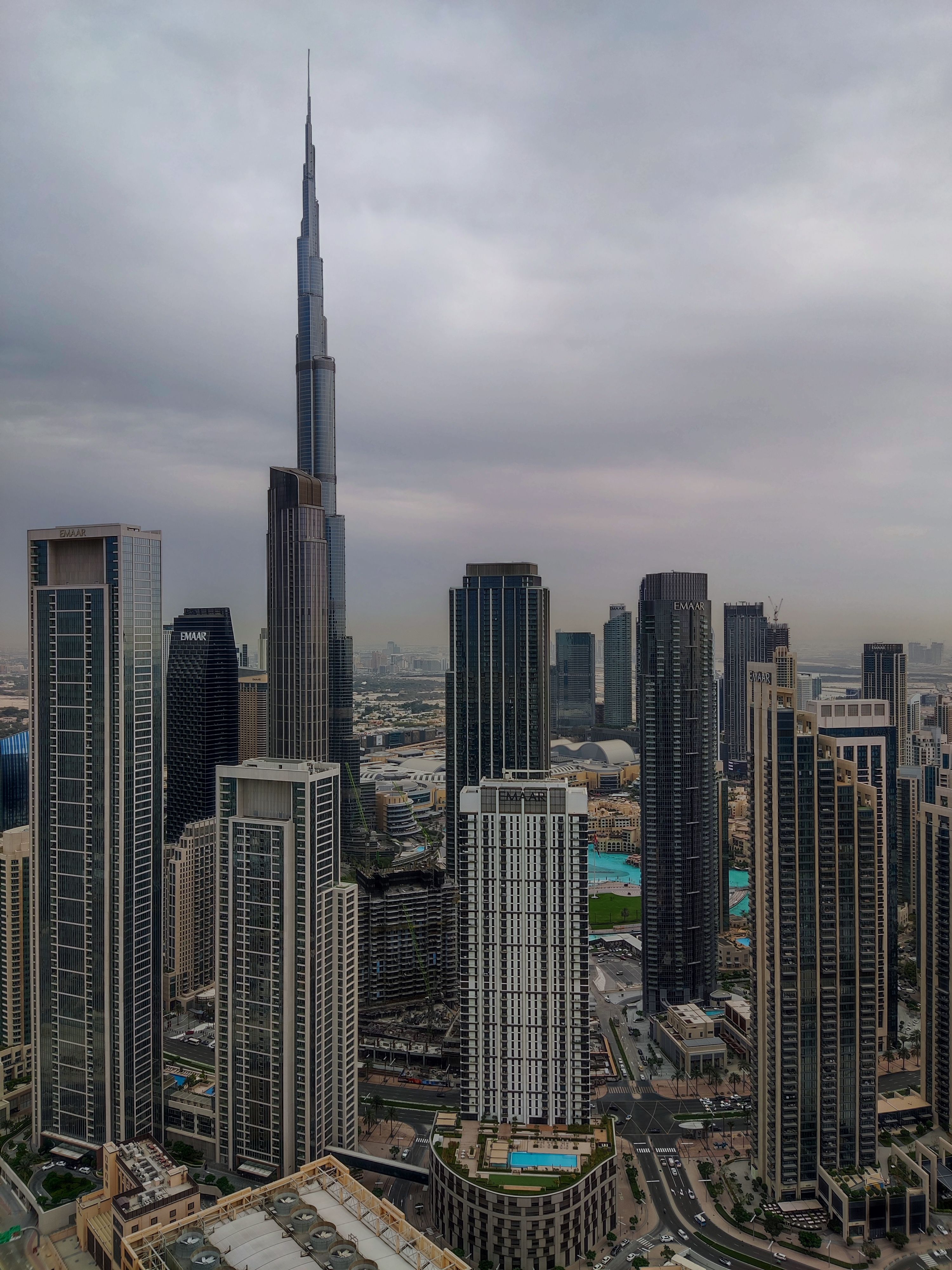 Aerial View of Dubai Skyline Featuring Burj Khalifa · Free Stock Photo