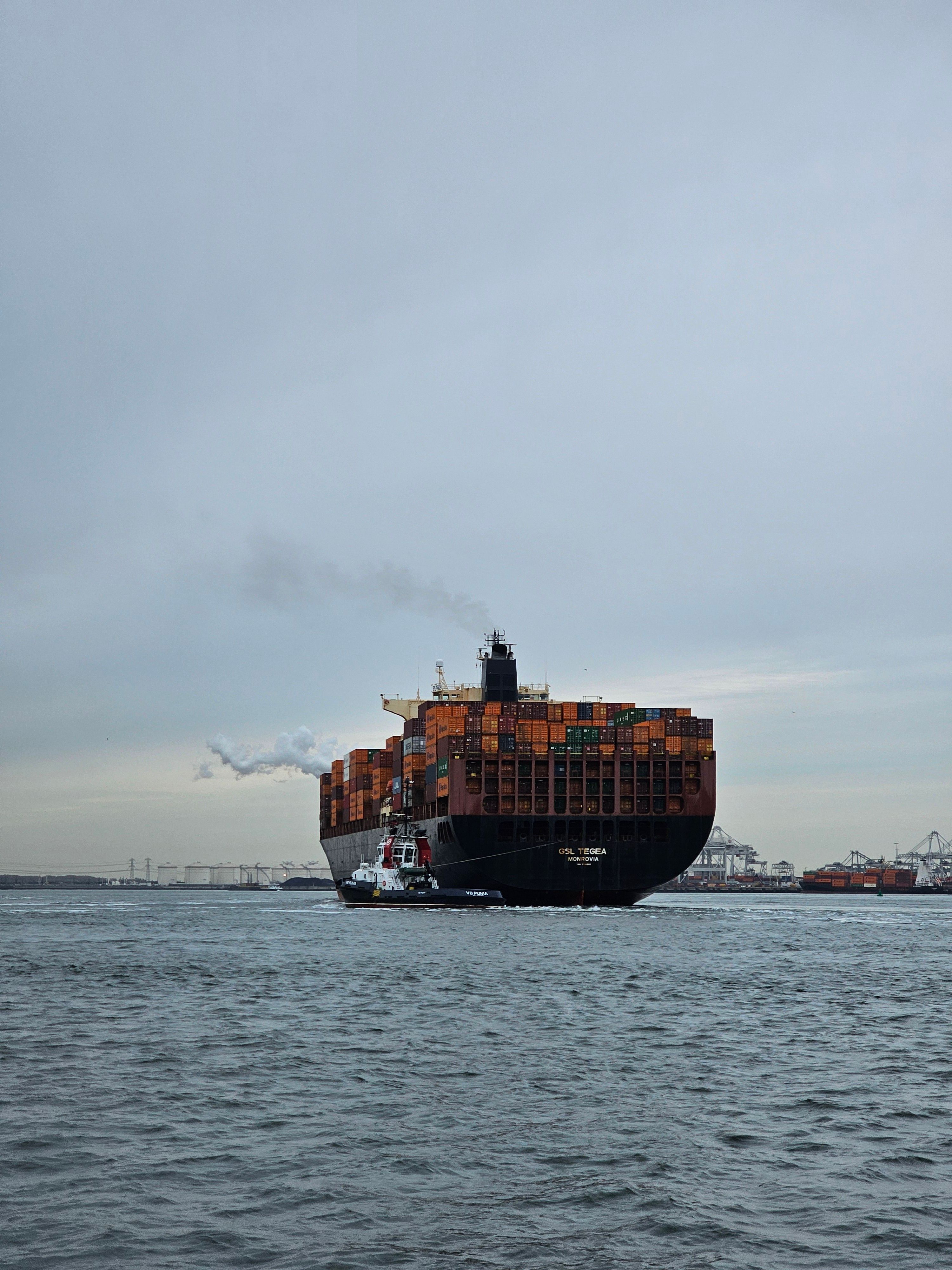Buque Portacontenedores En El Puerto De Maasvlakte Rotterdam · Foto de ...