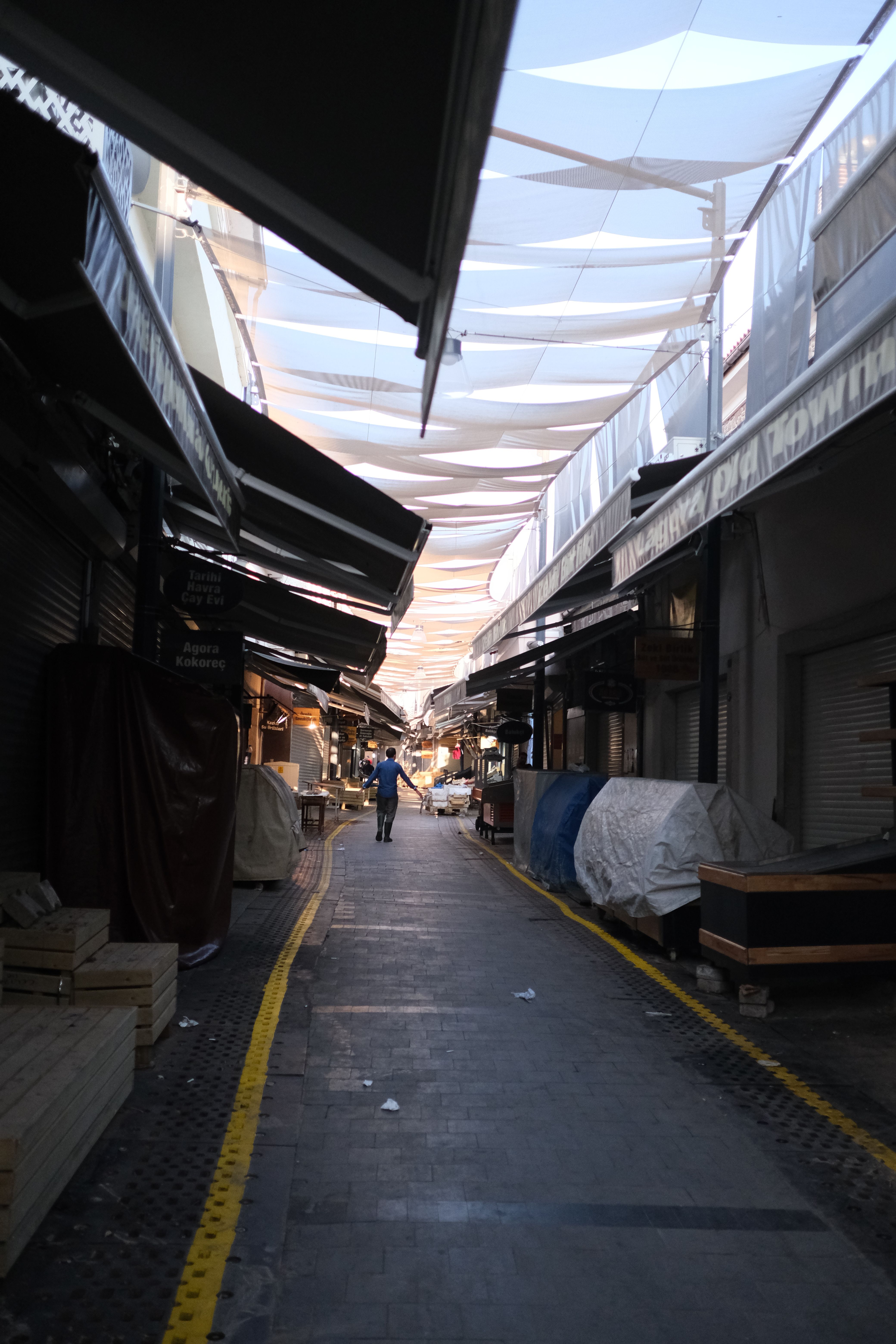 Empty Covered Market Street during Daytime · Free Stock Photo