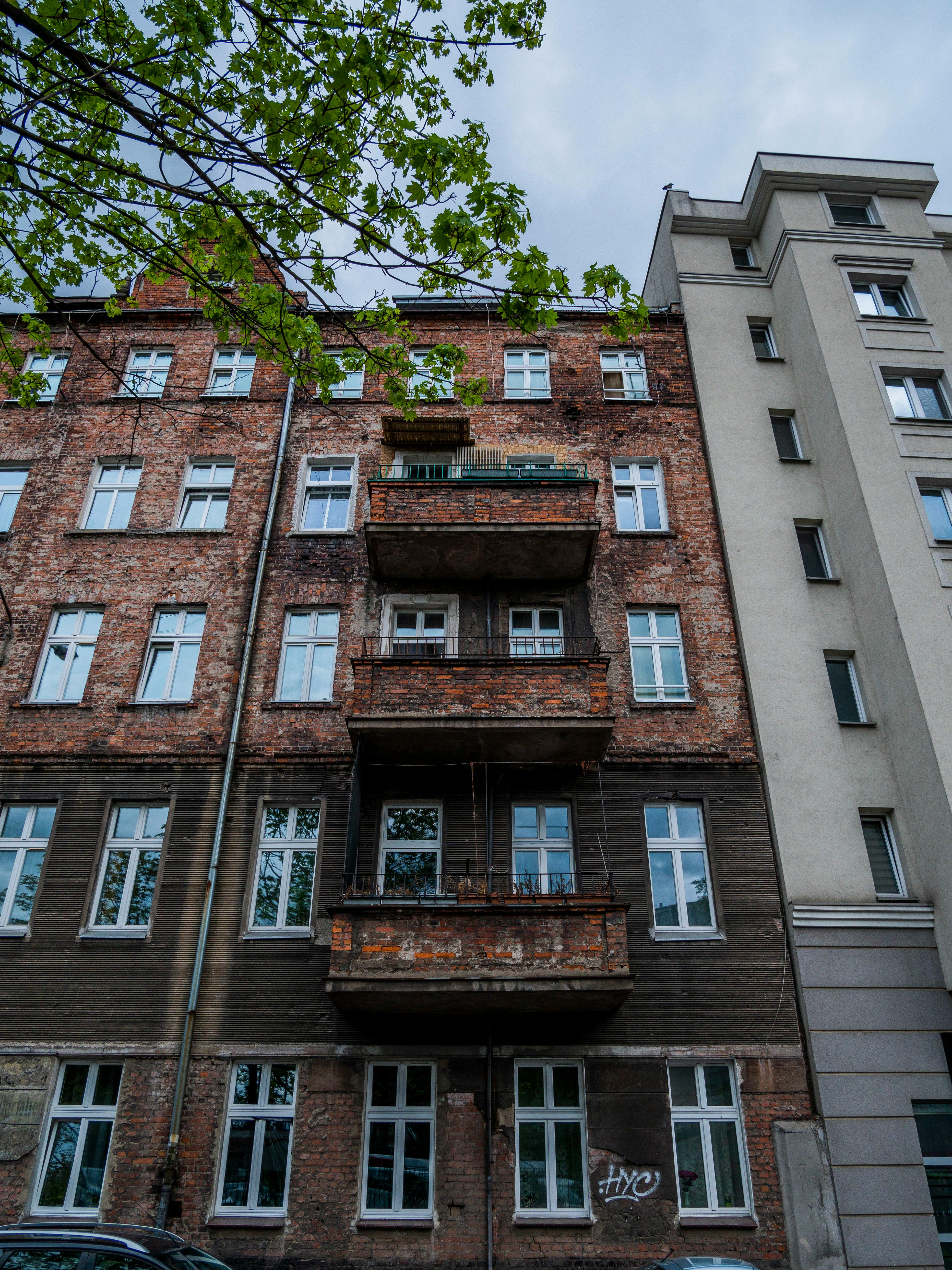 Charming Vintage Brick Apartment Building Facade · Free Stock Photo