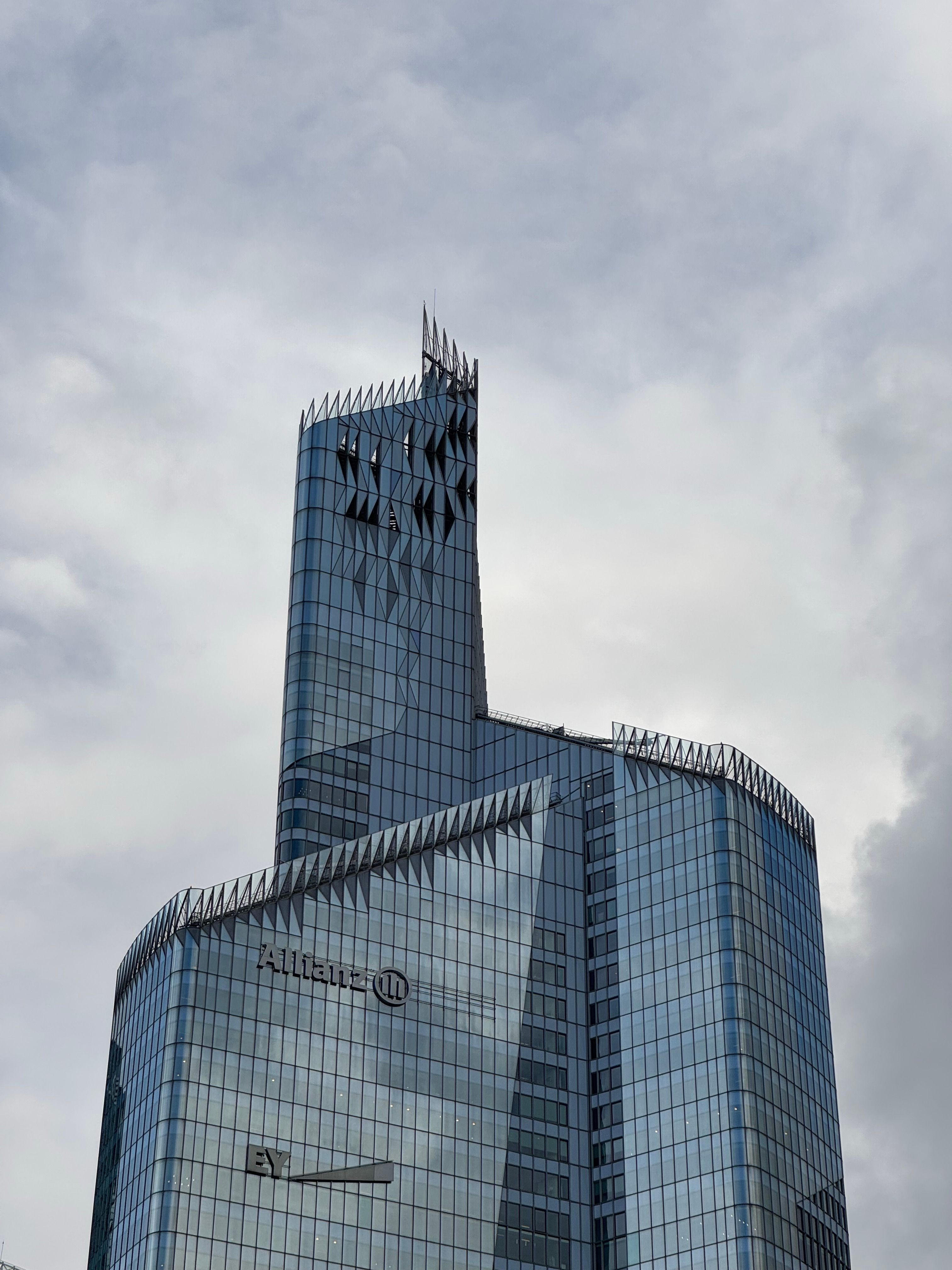 Striking Modern Skyscraper in La Défense, Paris · Free Stock Photo