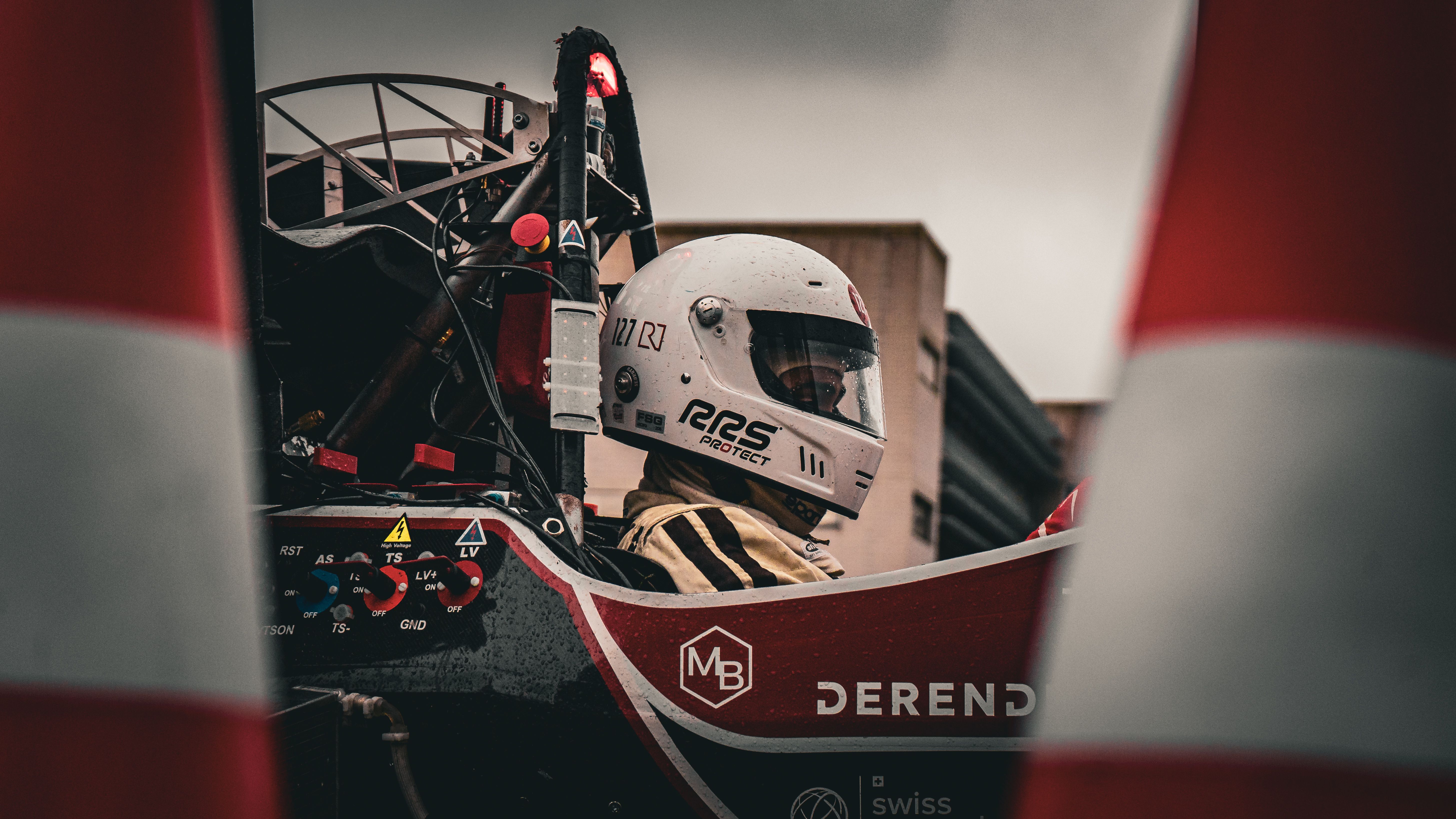 Professional Racer in Formula Car at Track Event · Free Stock Photo