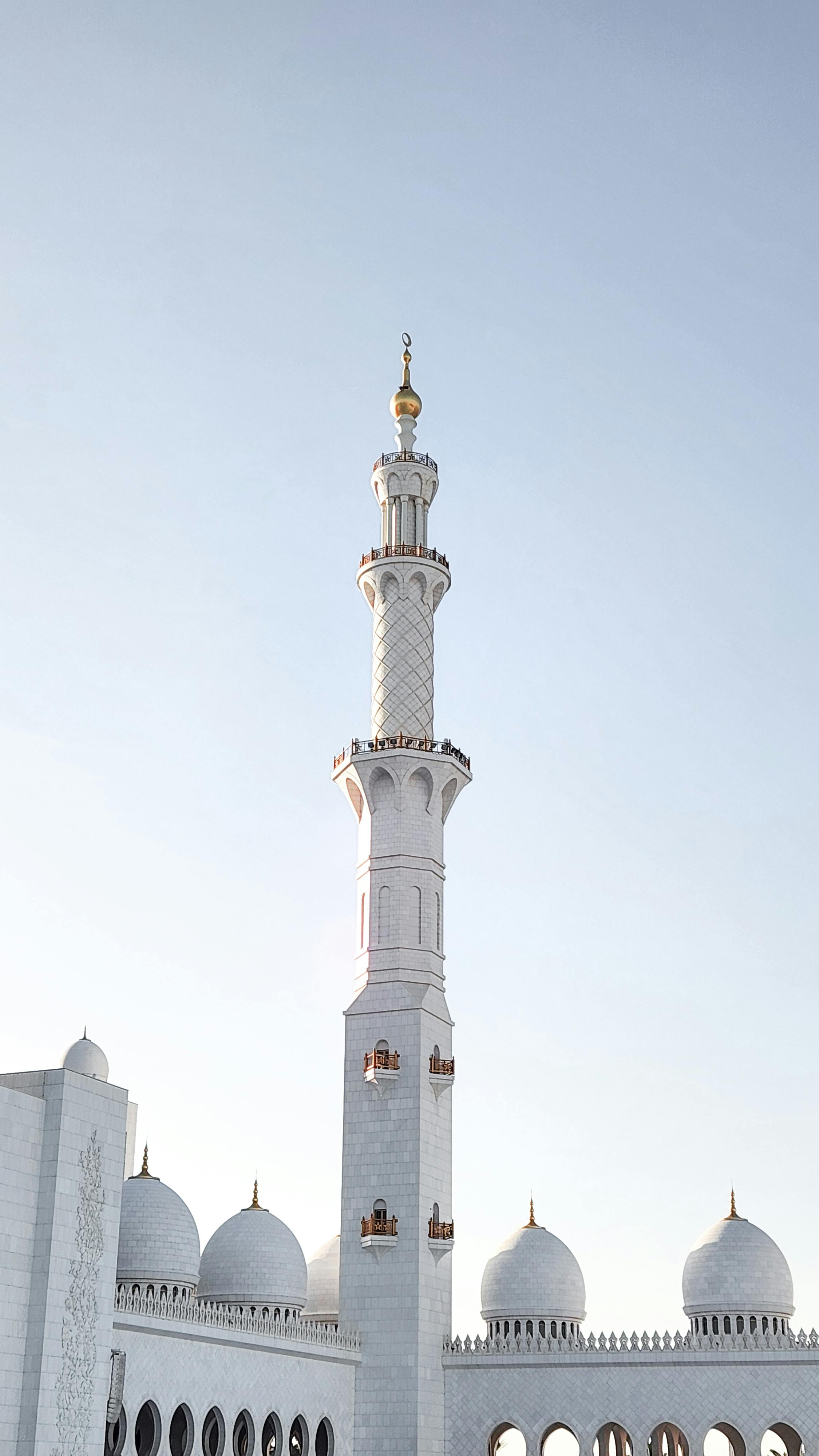 Sheikh Zayed Grand Mosque Minaret in Abu Dhabi · Free Stock Photo