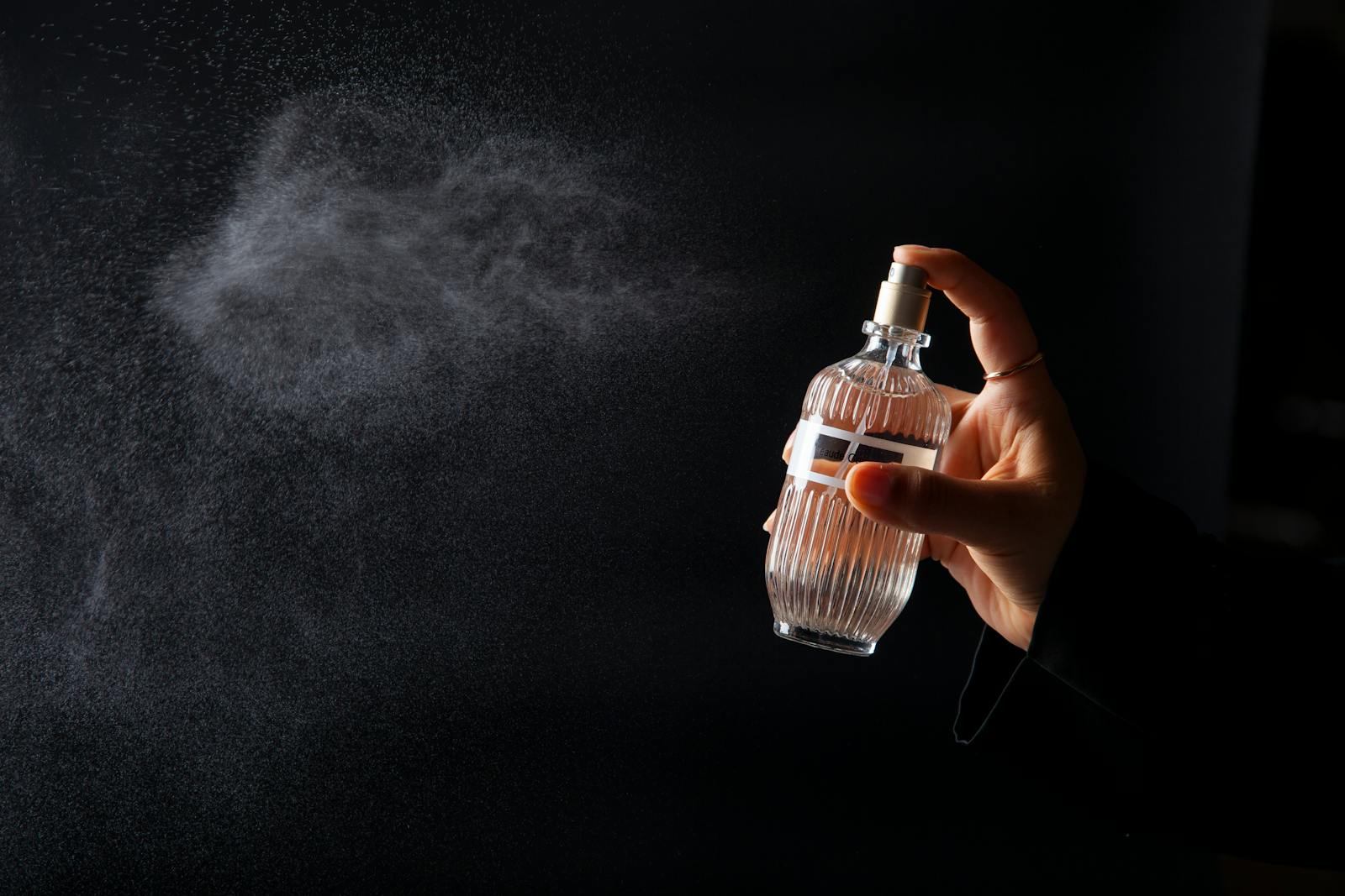 Spray Perfume Photos, Download The BEST Free Spray Perfume Stock Photos ...