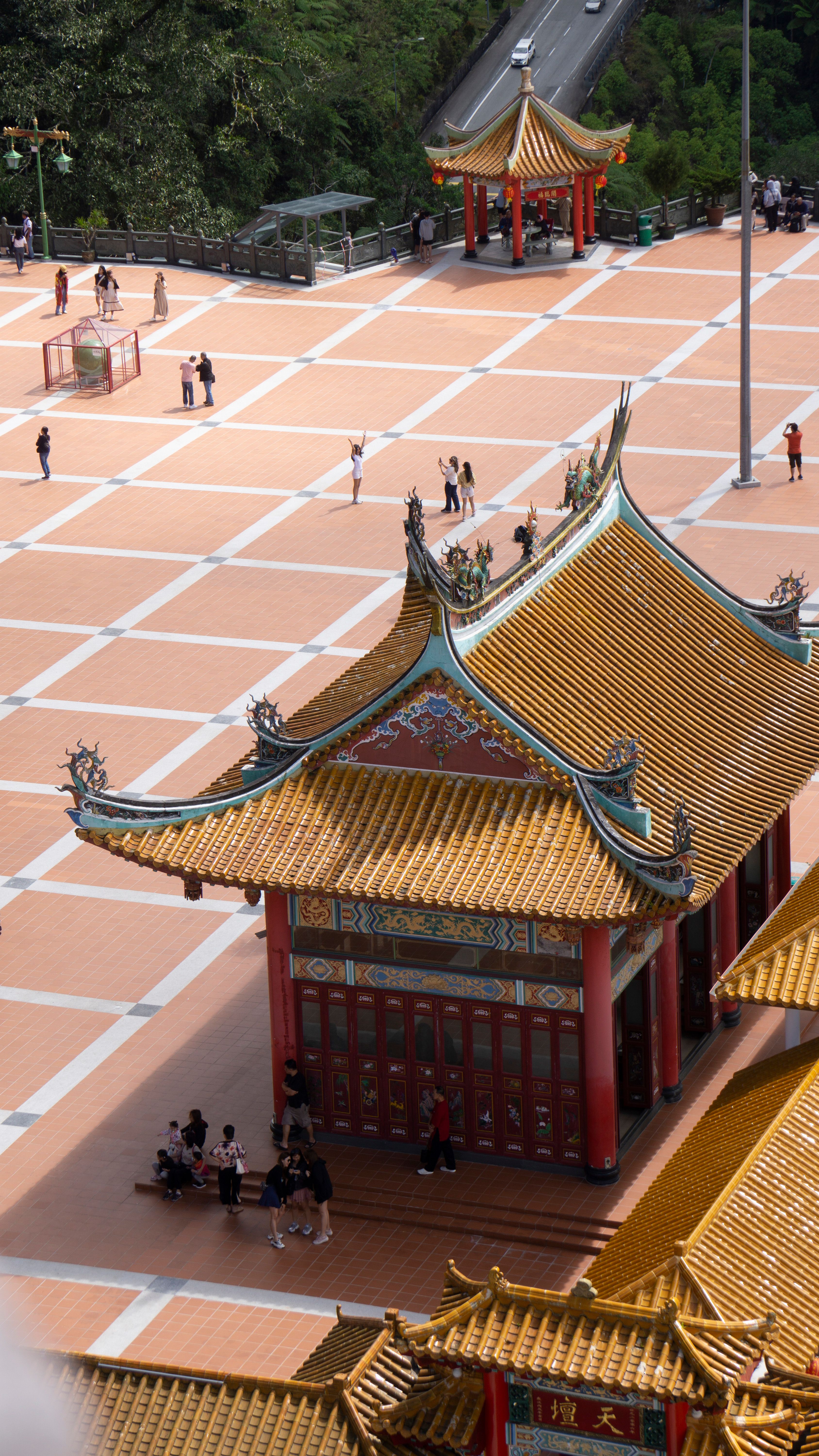 Traditional Asian Temple with Golden Roofs · Free Stock Photo