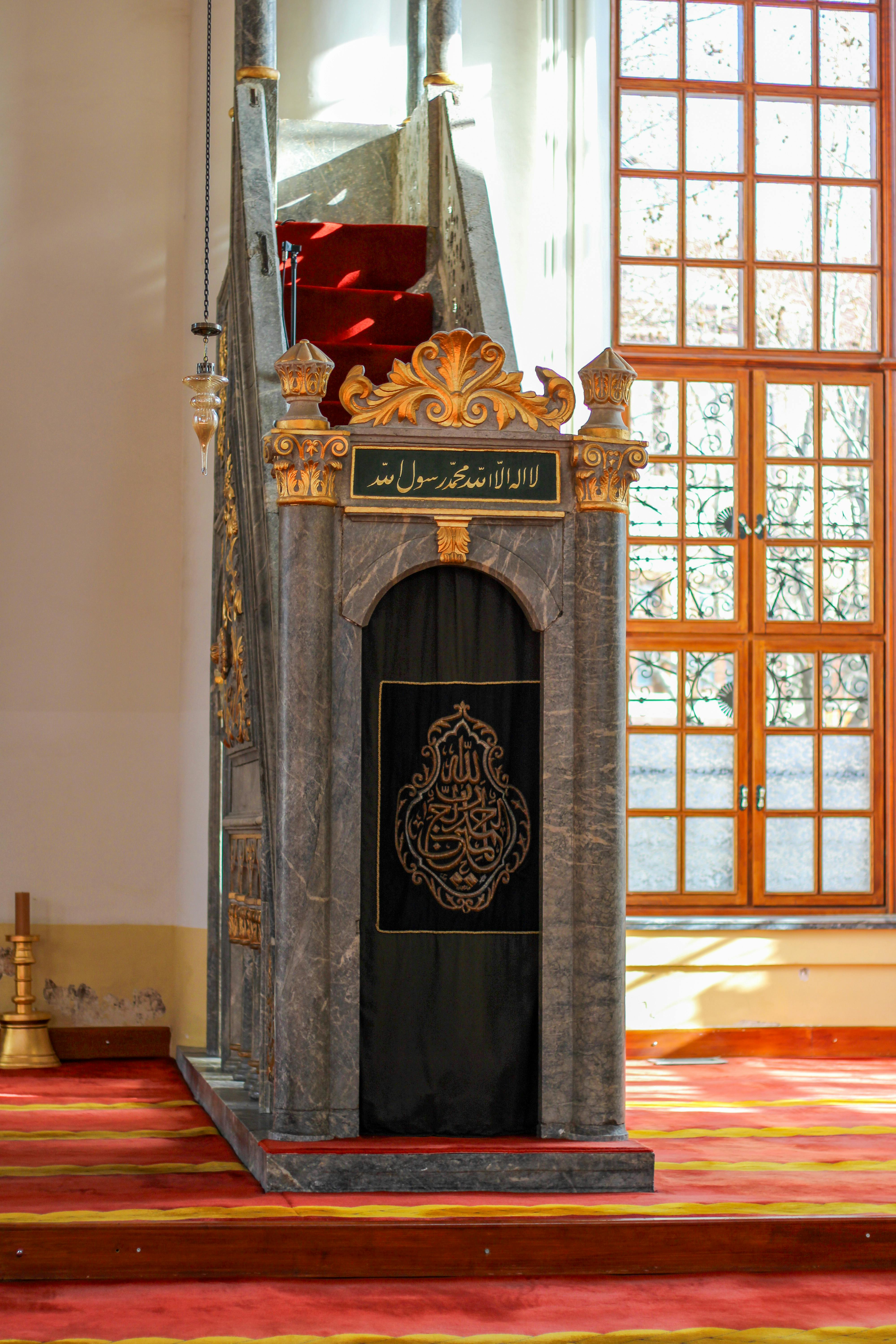 Elegant Mosque Interior with Ornate Minbar · Free Stock Photo