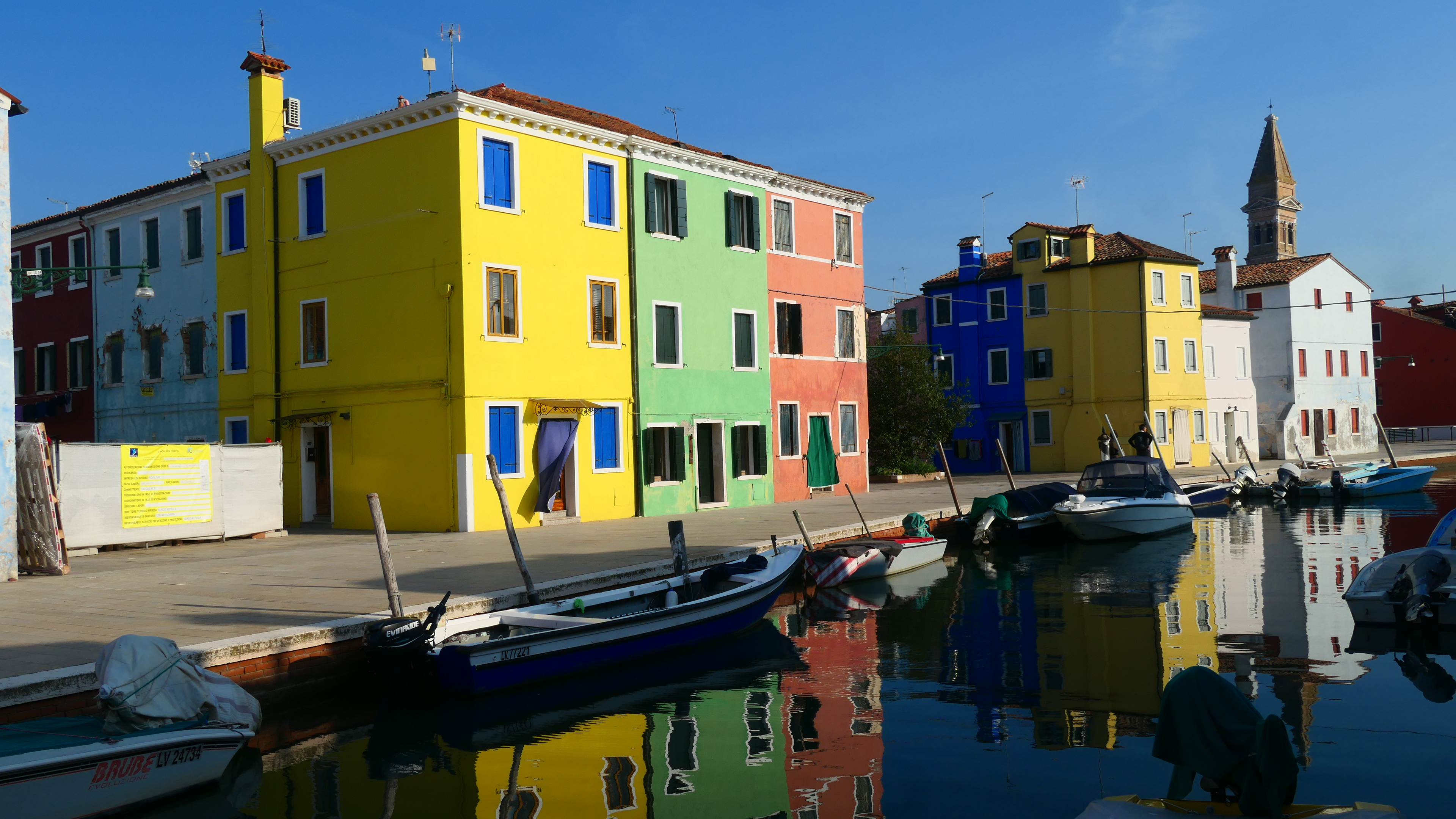 Colorful Canal and Houses in Burano, Venice · Free Stock Photo
