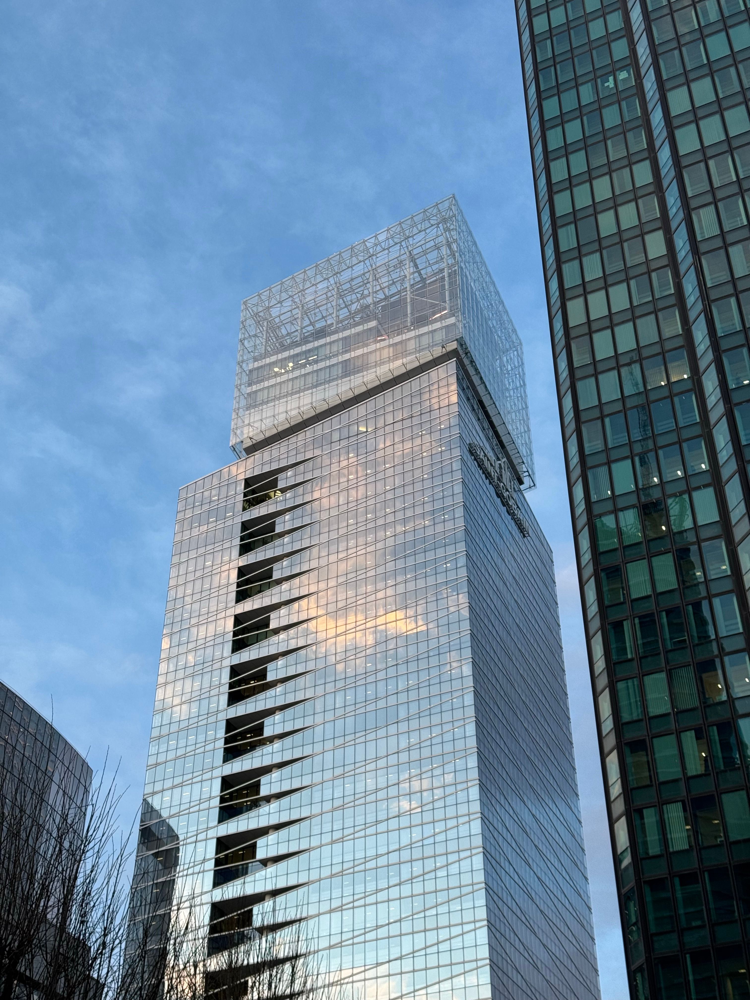 Modern Skyscraper in La Défense, Paris · Free Stock Photo