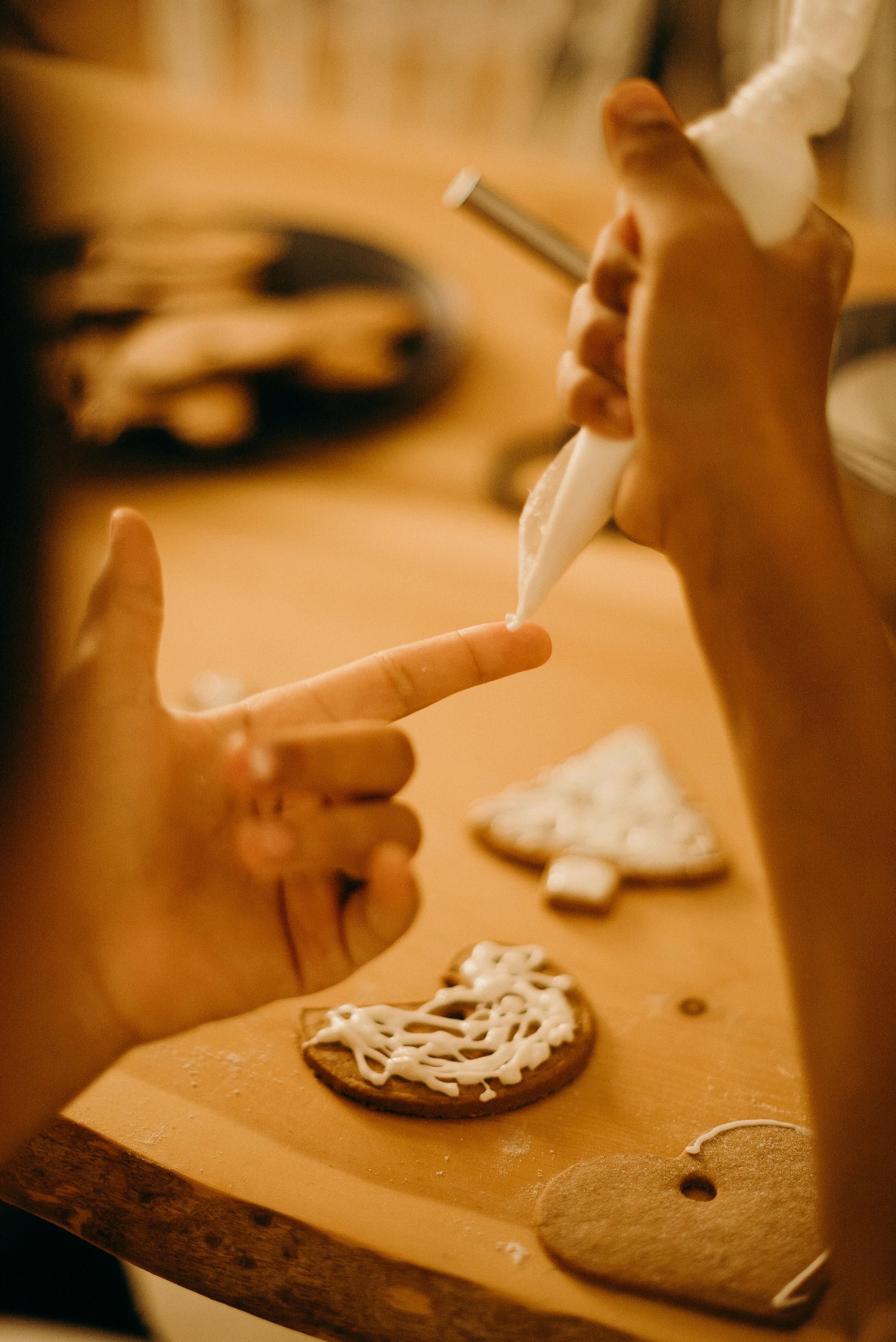 Person Piping Icing on His Finger · Free Stock Photo
