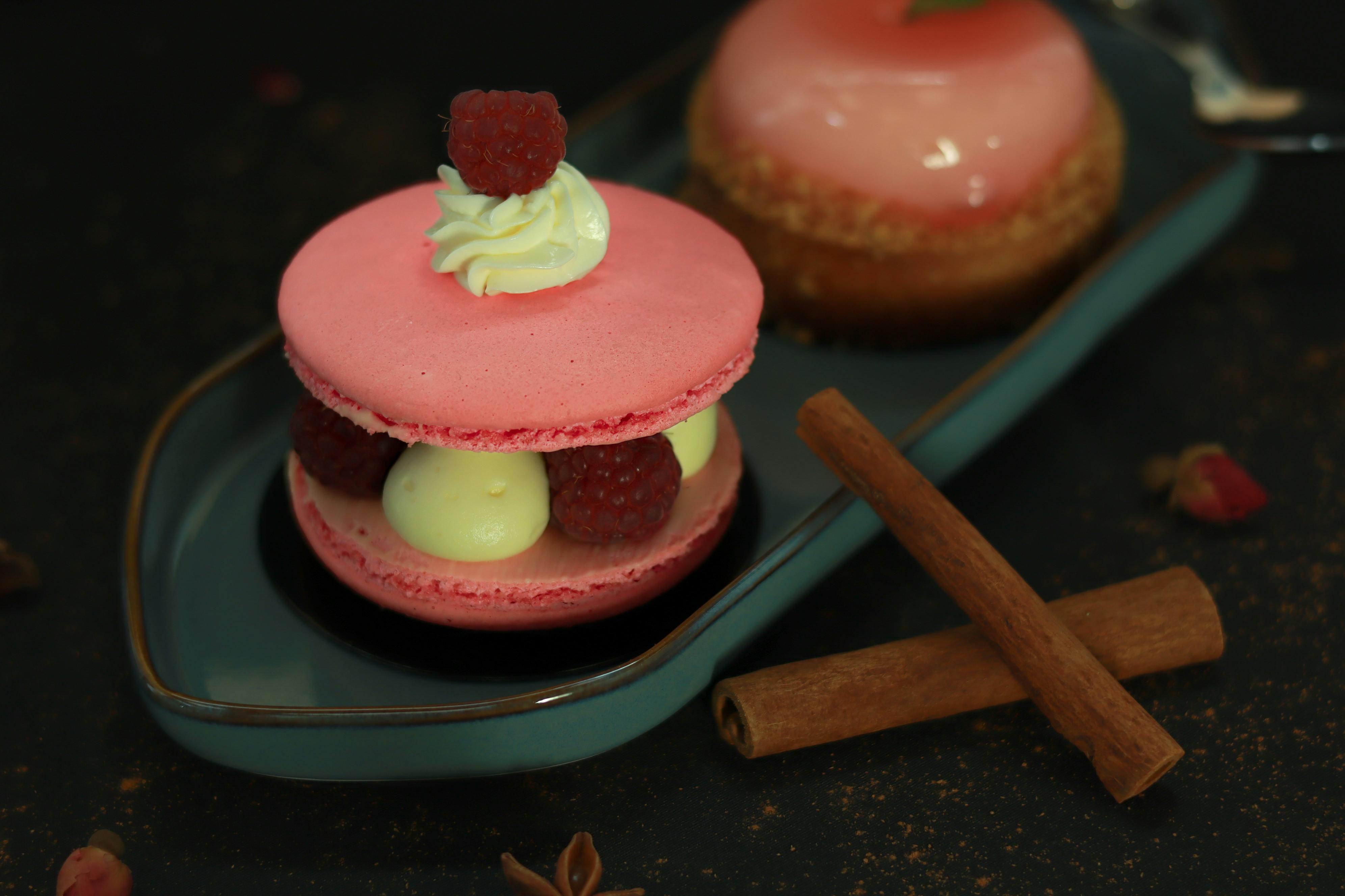 Delicioso Macaron De Framboesa Com Massa Rosada · Foto profissional ...