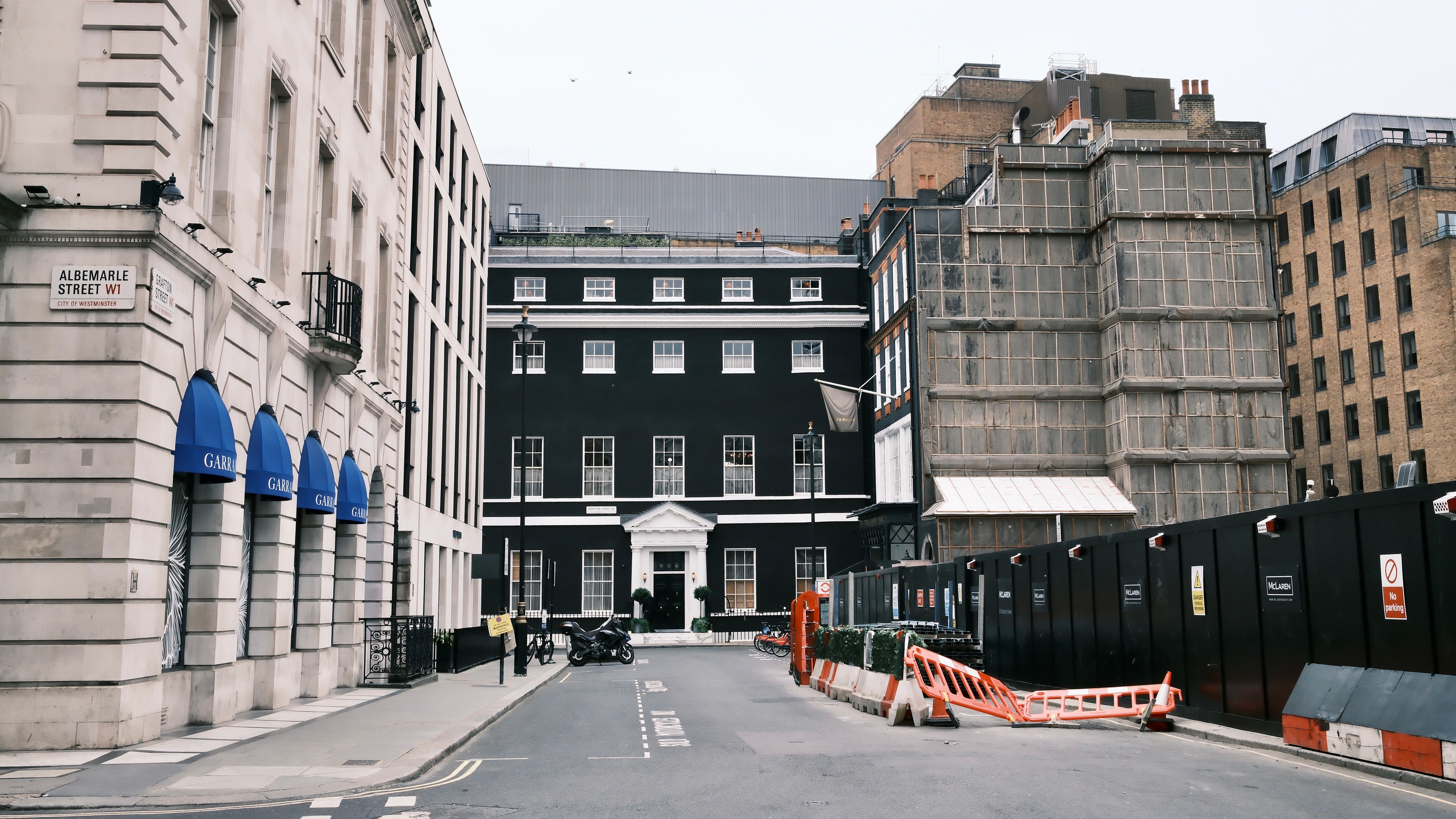 Urban street scene in London's Albemarle Street · Free Stock Photo