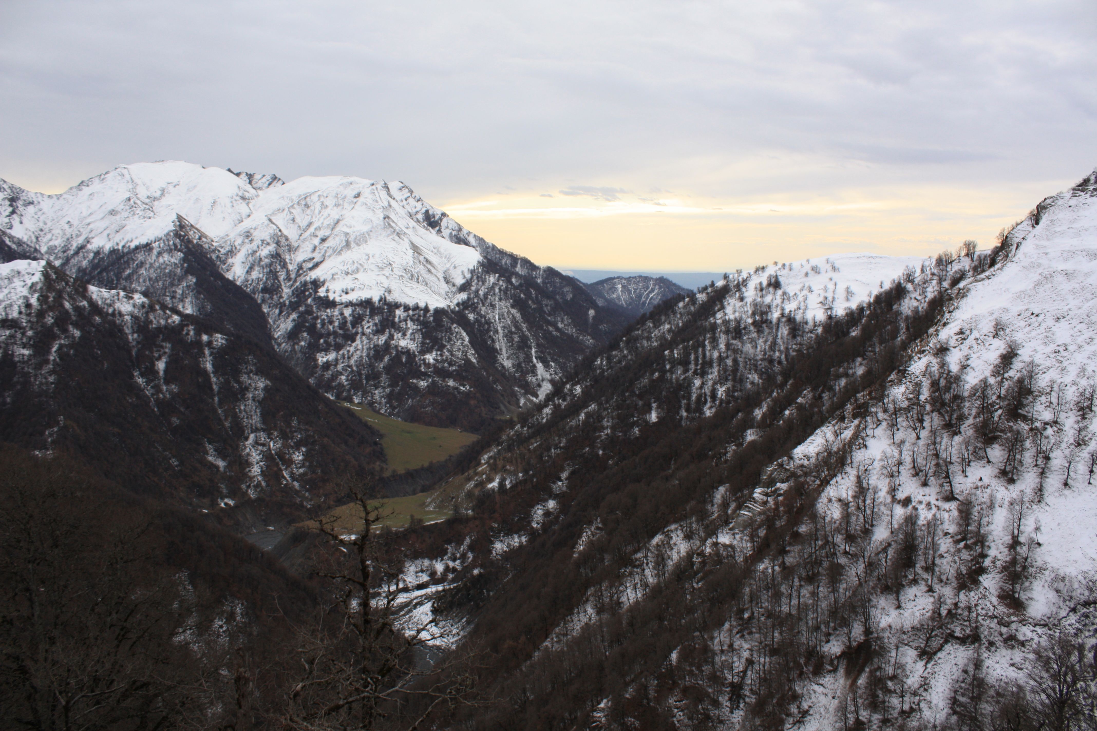 Winter Scene of Snow-Covered Mountain Valleys · Free Stock Photo