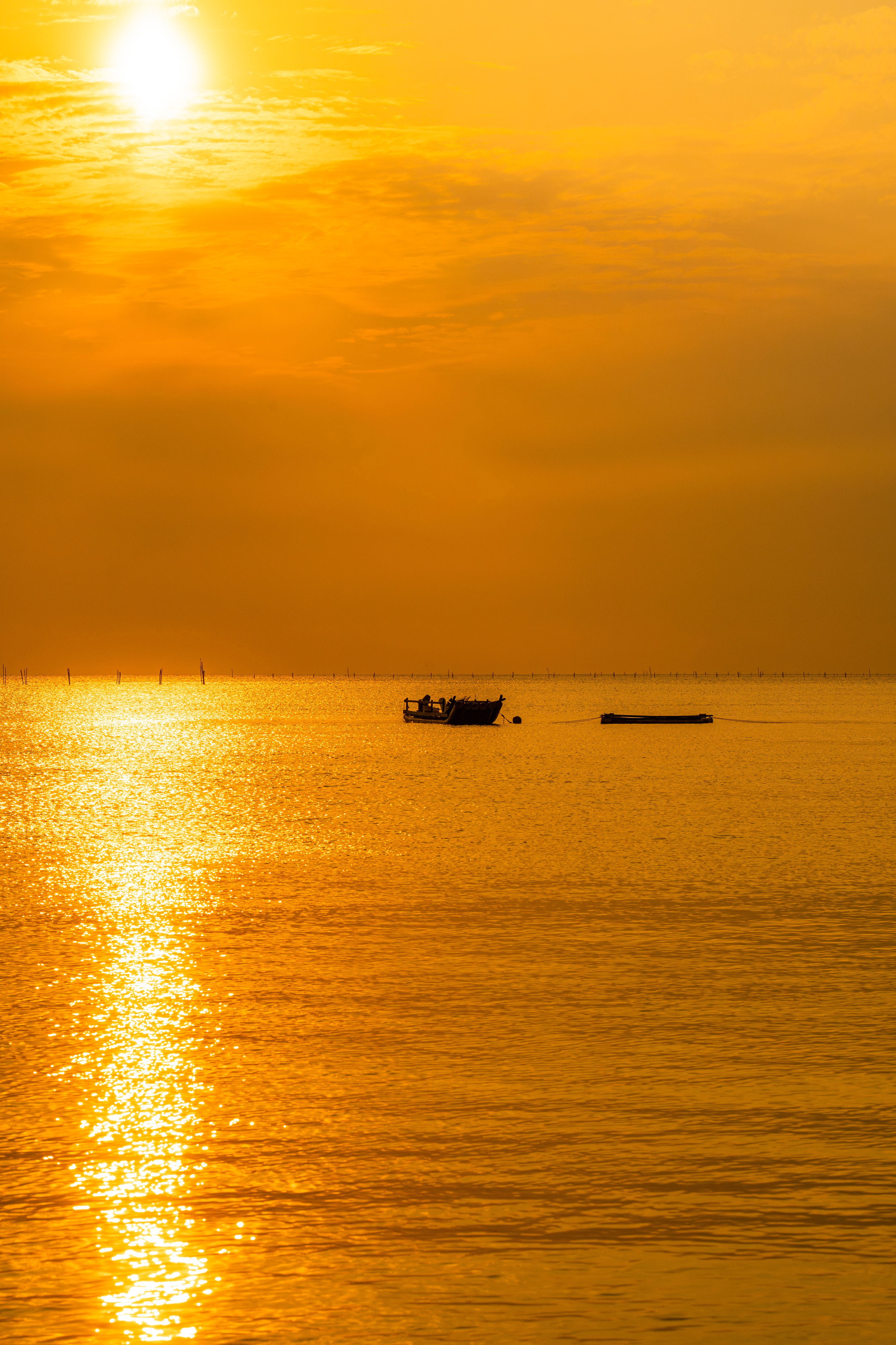 Serene Sunset Over Taiwan's Tranquil Waters · Free Stock Photo