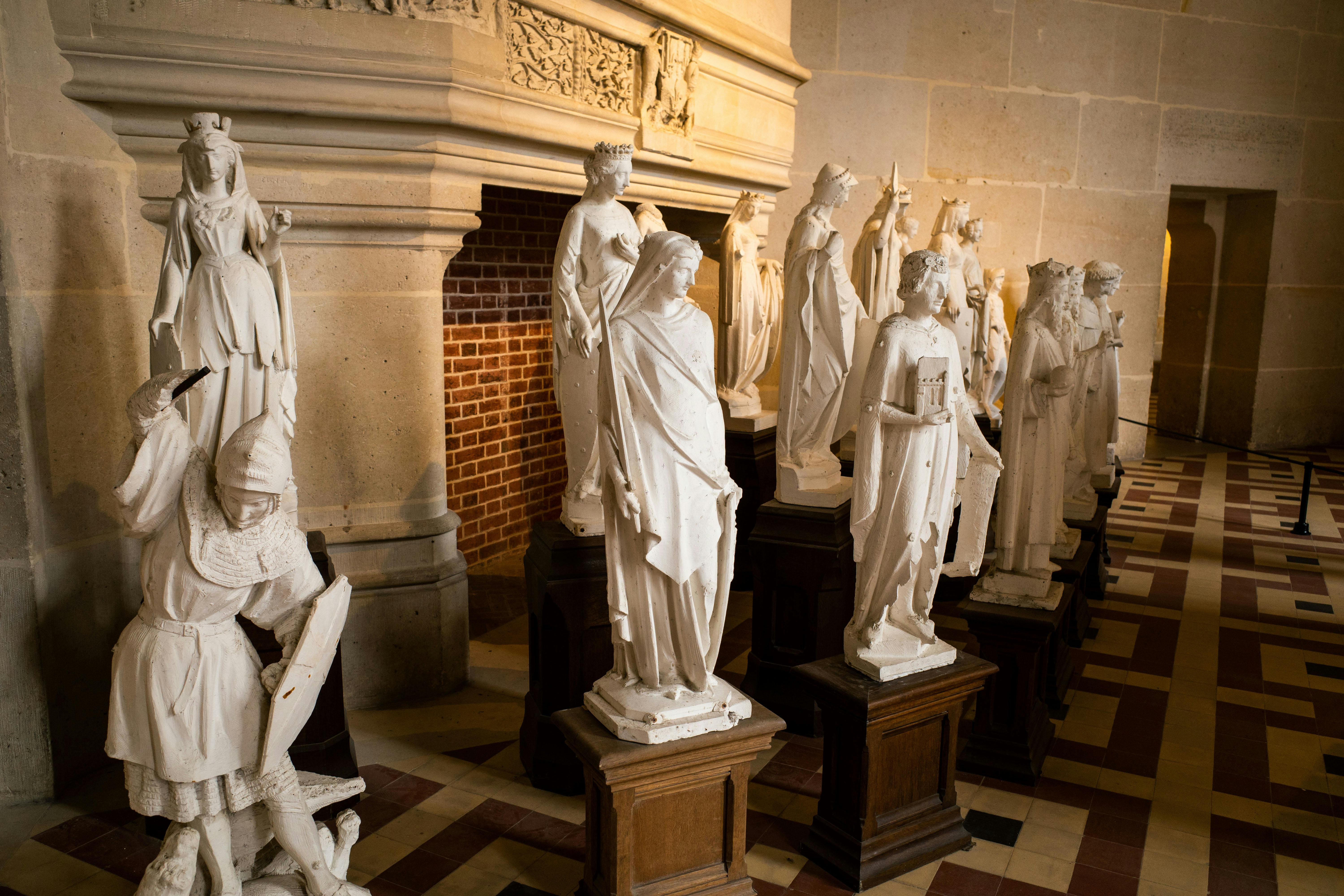 Historic Statues Inside Pierrefonds Castle Hall · Free Stock Photo