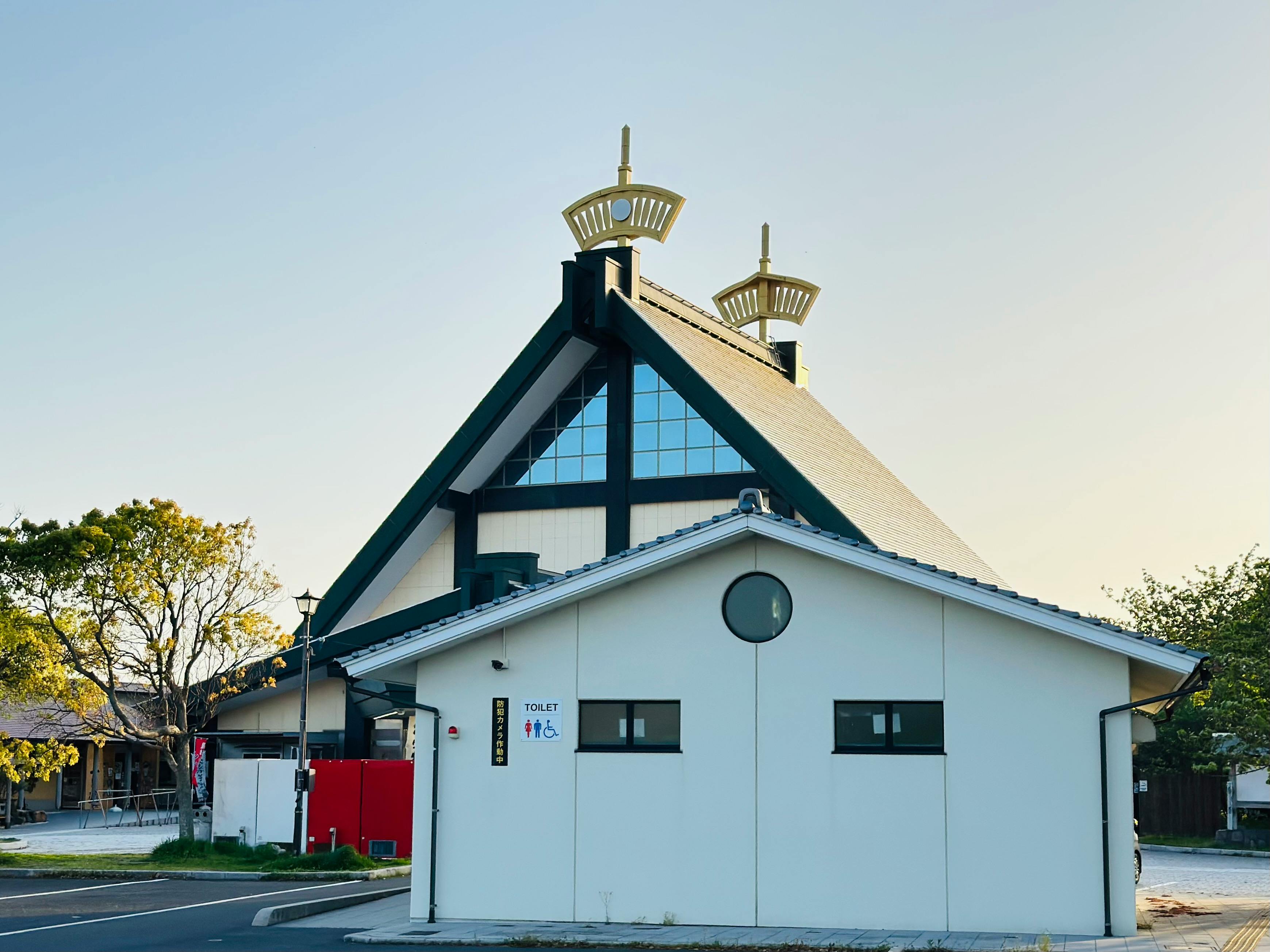 Modern Building with Unique Architecture Outdoors · Free Stock Photo